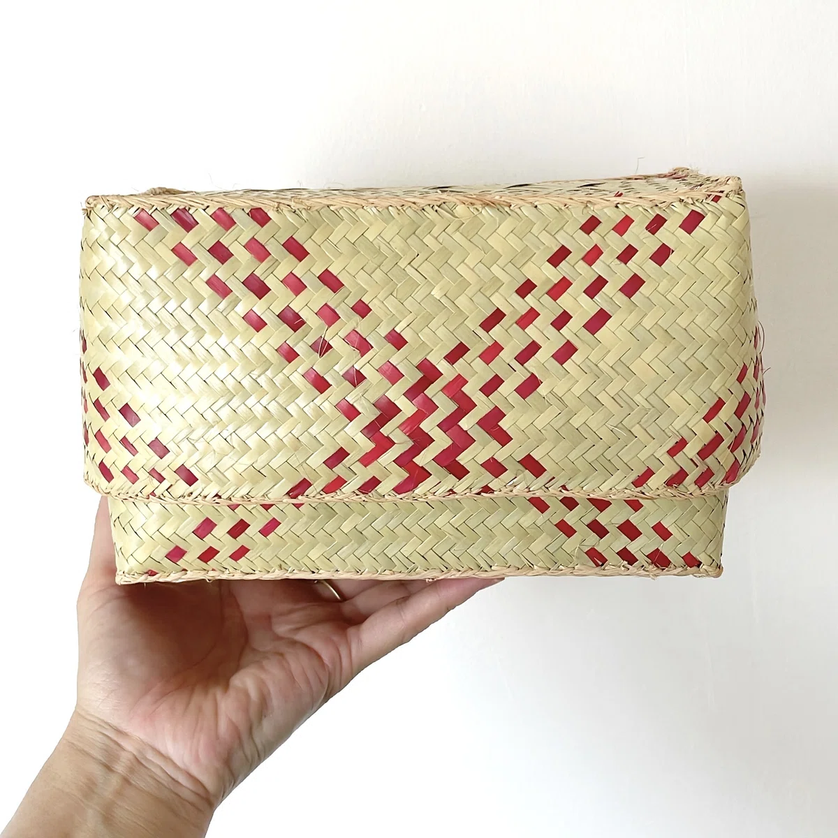マダガスカルからやってきた、カラフルで可愛いRectangular colourful basketの魅力｜YAY! staff