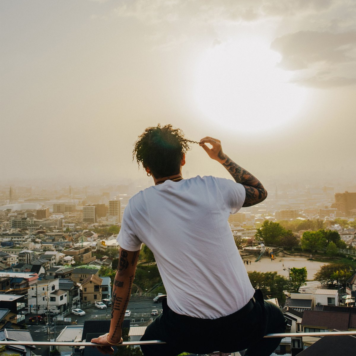 guca owlが最新曲「Working Class King」のMV公開｜EVENING - 本気で遊ぼう。音楽で。