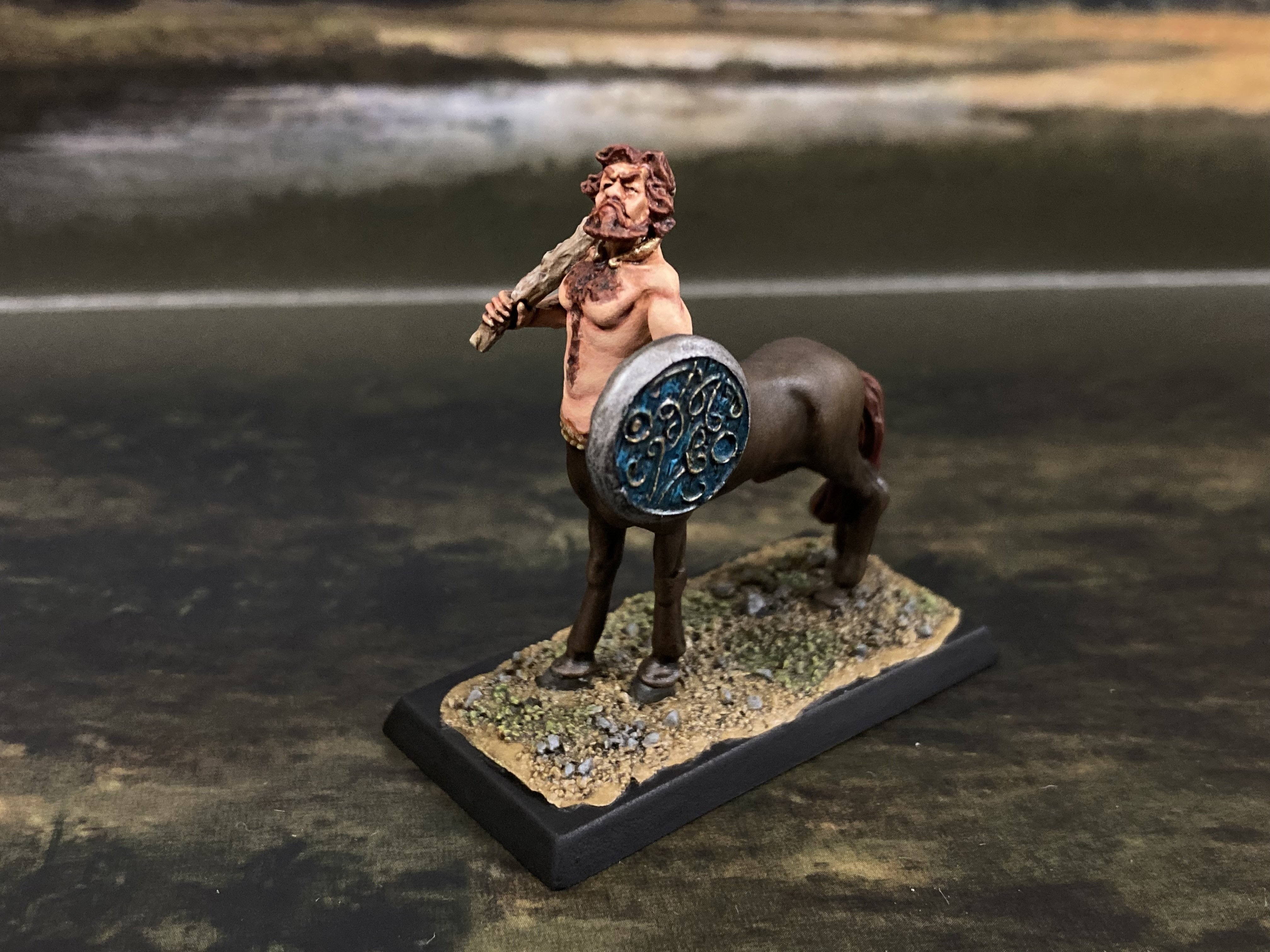 棍棒と盾で武装したケンタウロス（アザーワールド）｜きしみつ