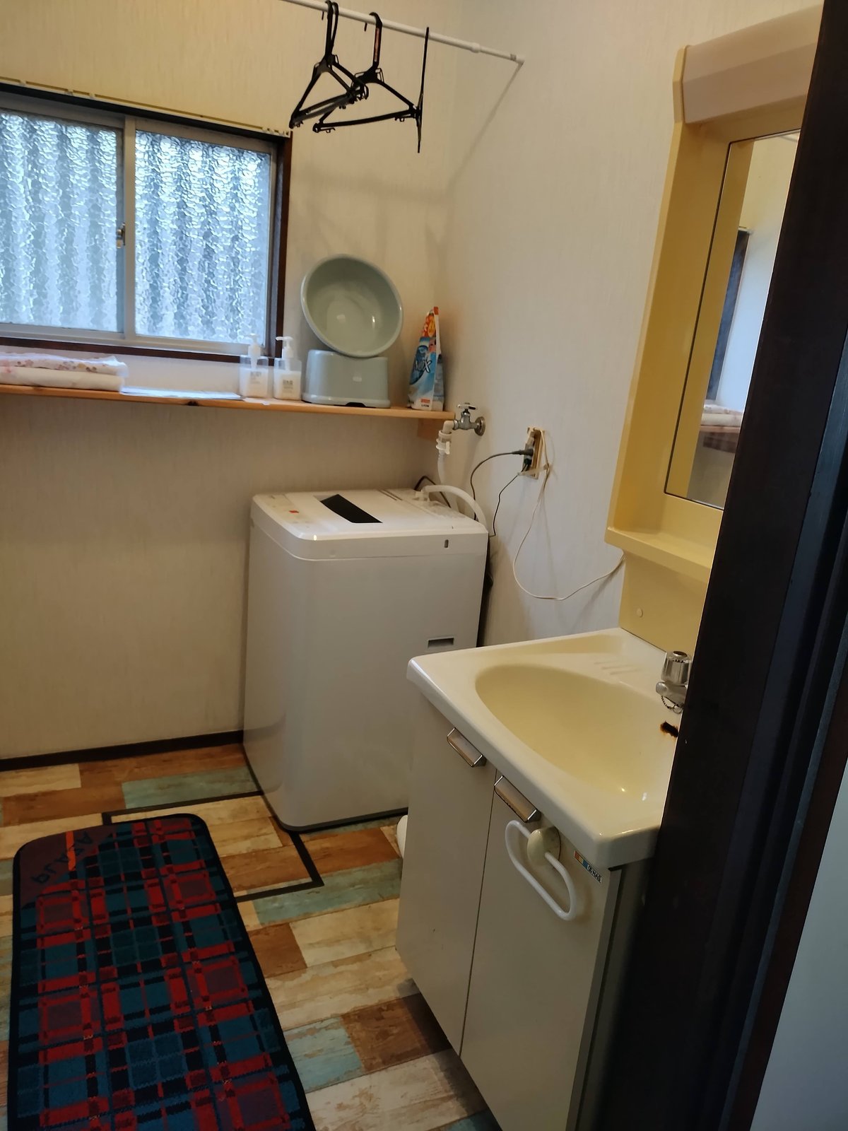 ダイソー550円LEDデスクライトがいい！｜akram