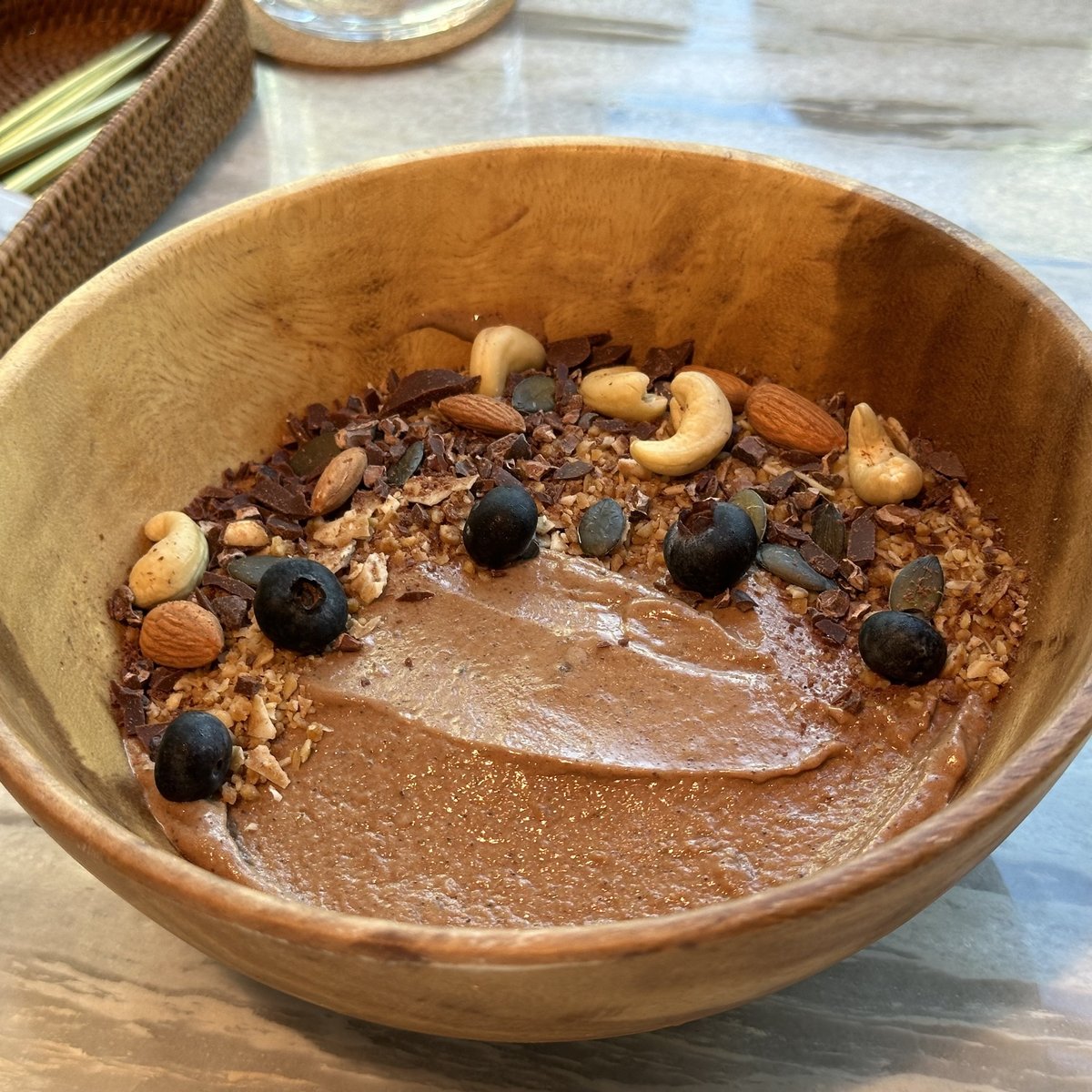 ヒーラーの心と体を整える 麻布台ヒルズのオアシス「Alchemy」でヴィーガンの魅力を感じるひととき｜ヒーリングサロン HOOLOLI（ホーロリ）稲月シロ | 魂の旅を綴るヒーラー/占い師