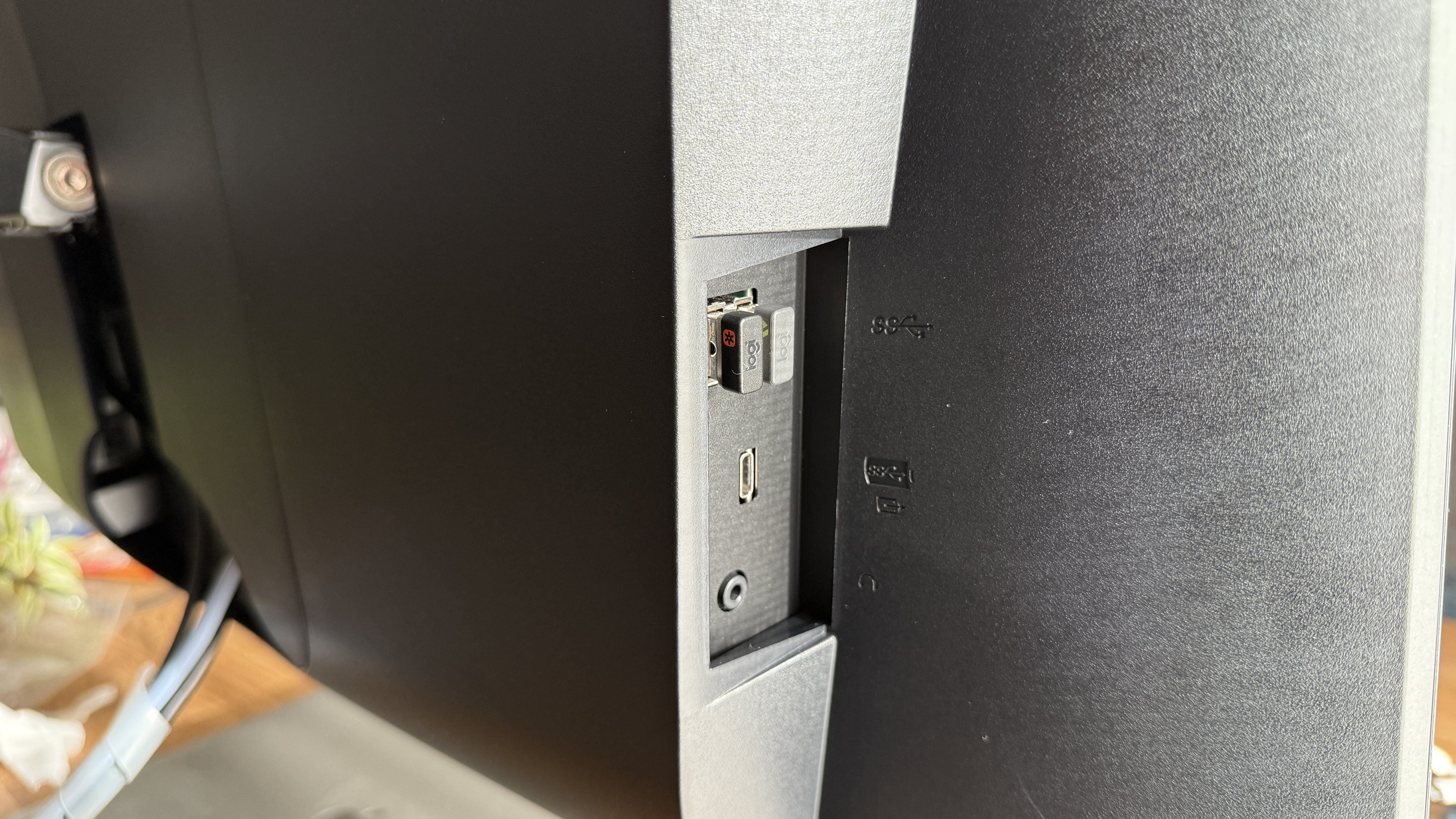 ウルトラワイド・カメラ内蔵な EIZO モニタを導入 (EV3450XC ウルトラワイド・カメラ内蔵な EIZO モニタを導入 (EV3450XC