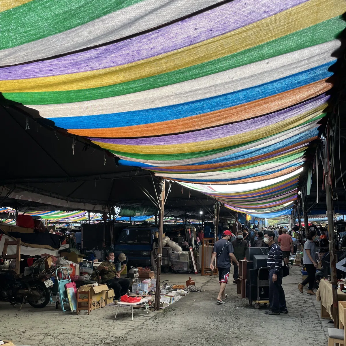Taipei Flea Markets / "Fuhe Bridge Flea Market" (Transportation Guide ...
