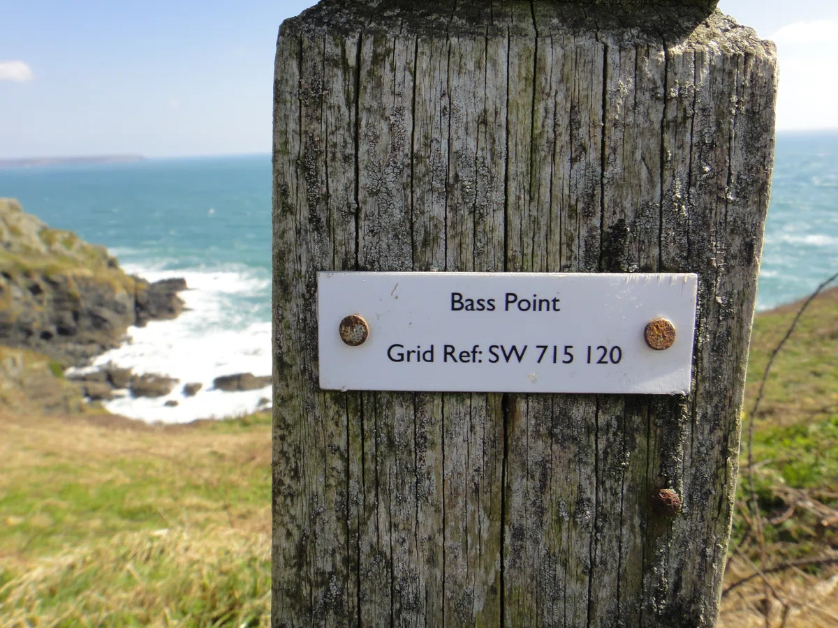 The Lizard coastal walk #2 Bass Point and Lloyds Signal Station ｜Hide