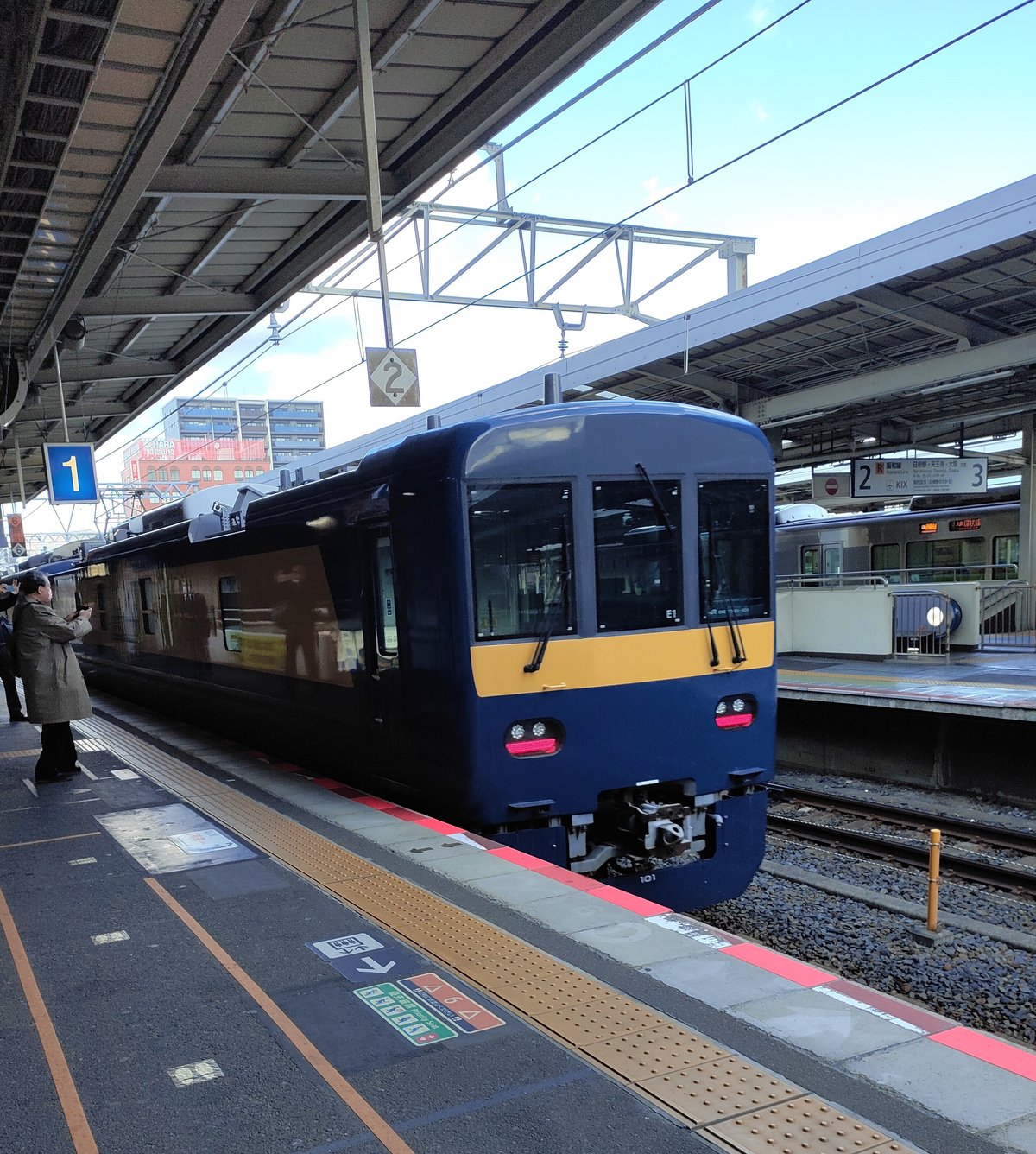 検測車 DEC741と、キヤ141系（ドクターWEST）｜かえる