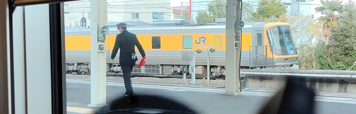 検測車 DEC741と、キヤ141系（ドクターWEST）｜かえる