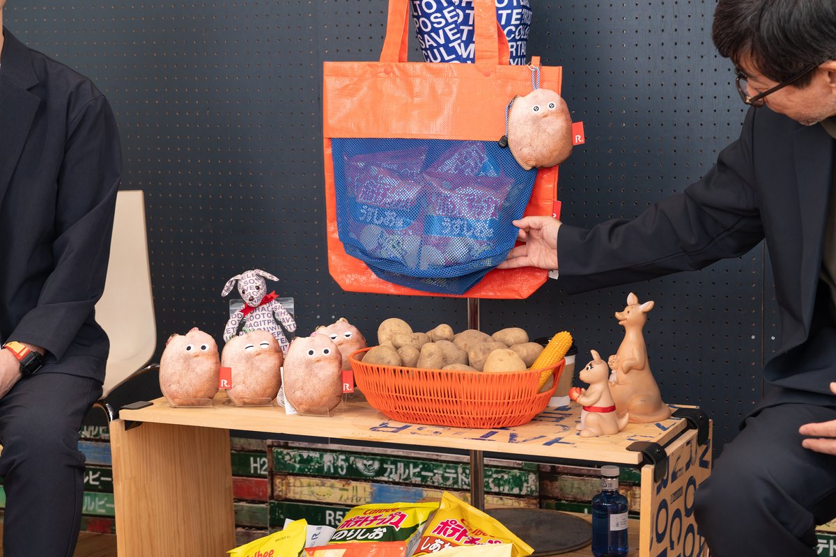 【対談】Calbee× ROOTOTE コラボレーションから生まれた“好きなだけスナックを買える”トートバッグ誕生秘話｜THE CALBEE