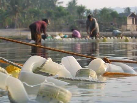 [2023/05/07] スラウェシ市民通信（2）：マンダール川の水汲み屋（2007年2月翻訳）（ムハマド・リドゥワン・アリムディン／訳：松井和久）｜Matsui-Glocal