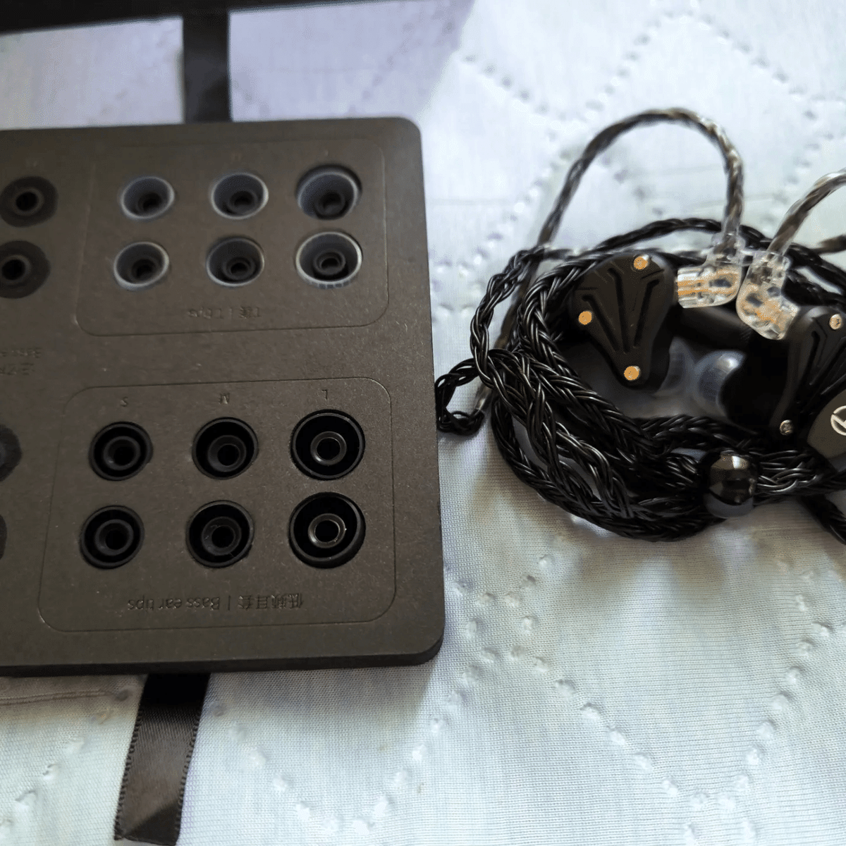 TRN BAX Pro は TRN的フラッグシップ。映画館の音がするイヤホン TRN BAX Pro は TRN的フラッグシップ。映画館の音がするイヤホン