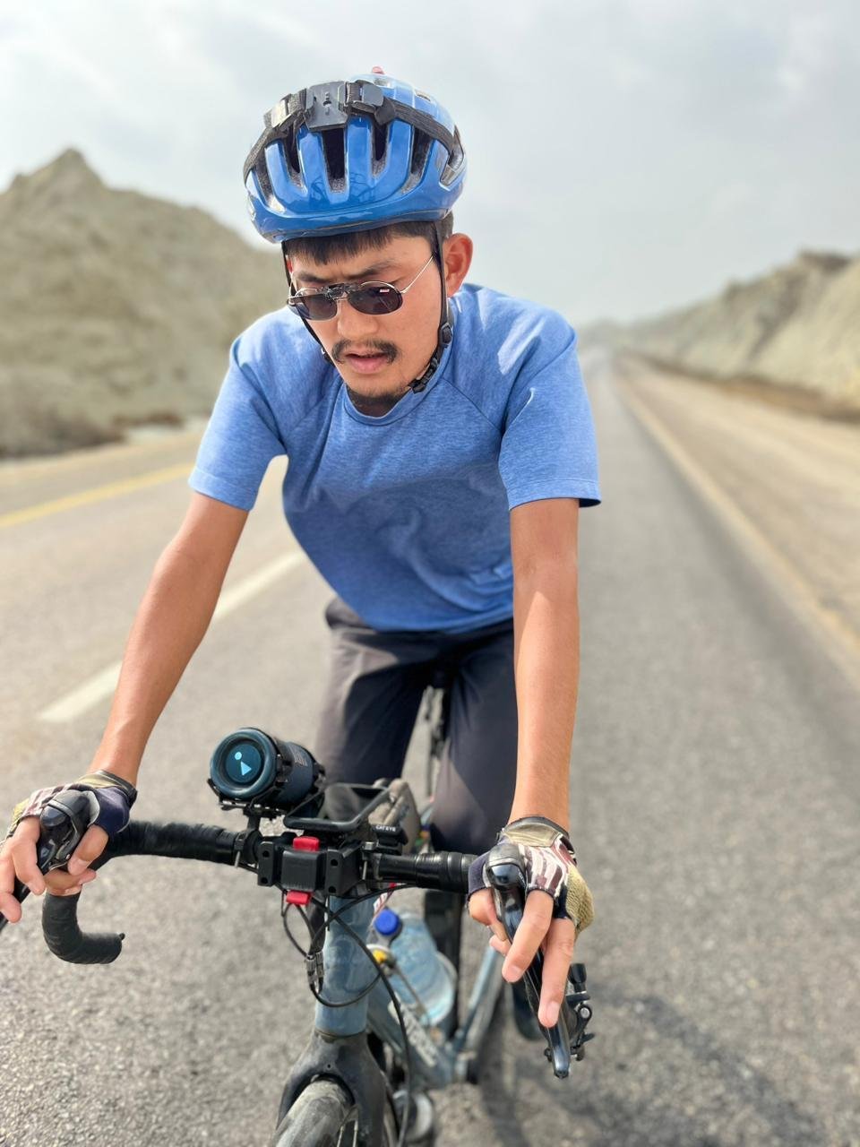 タロイモの七転八起大陸自転車横断記 #11 銃に守られて、銃に脅かされて、苦難のパキスタン｜OM SYSTEM