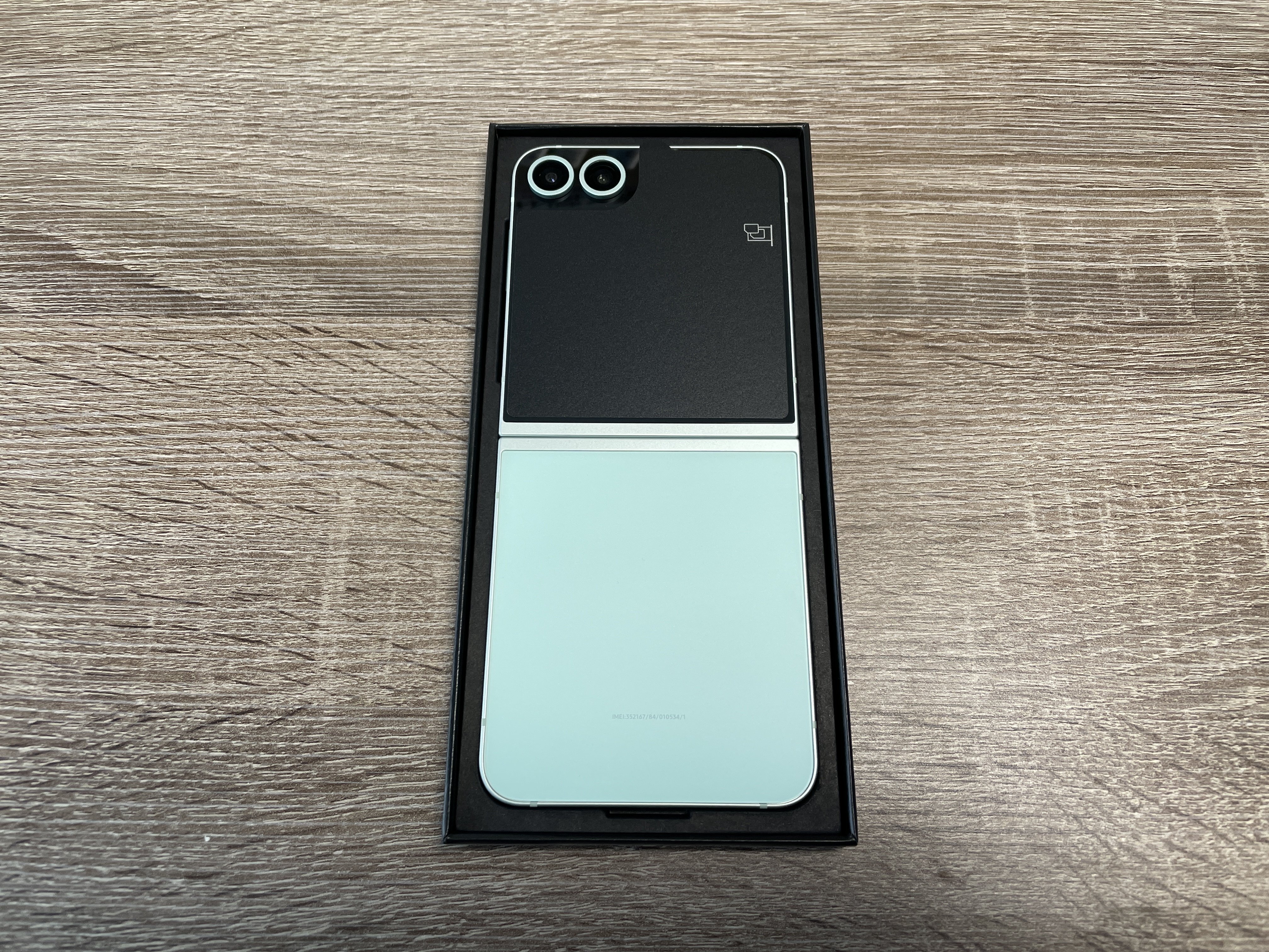折りたたみスマホを買った うれしすぎ|よざひかる 折りたたみスマホを買った うれしすぎ|よざひかる
