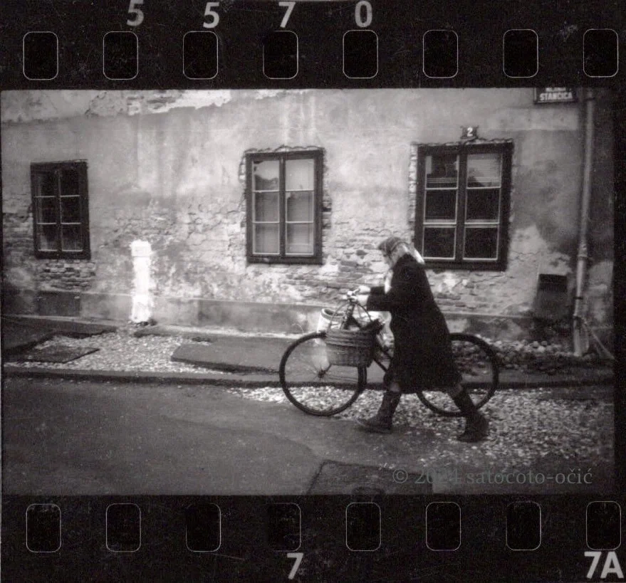 ダダの森のフィルム寫眞画室 とぼとぼと/The Trudger. Varaždin, Croatia 1997｜SATOCOTO-Očić
