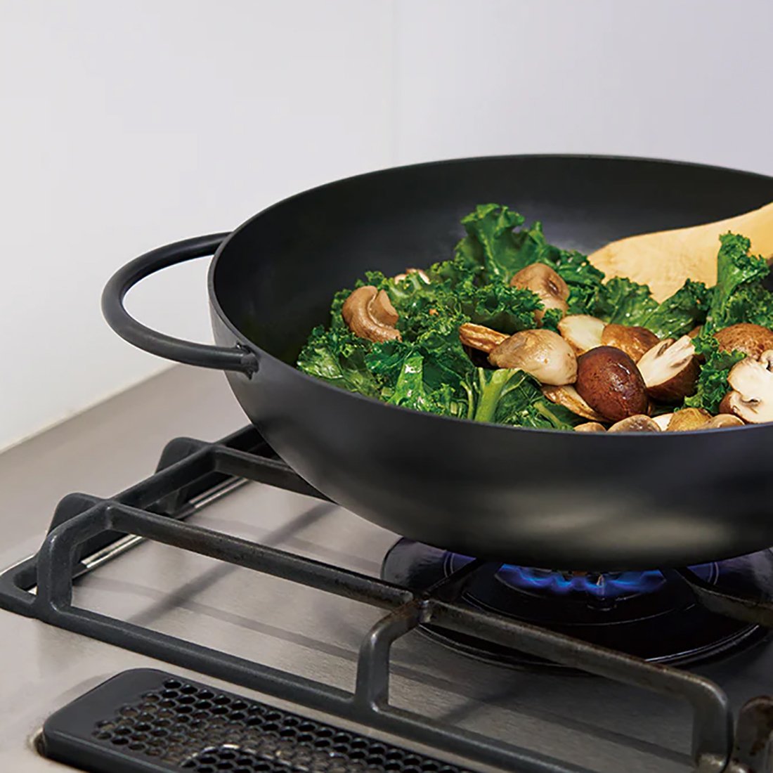 サビや面倒なお手入れの心配なし。神奈川県のメーカーの高度な技術で実現した、ストレスフリーでずっと使える新しい鉄製中華鍋｜AssistOn