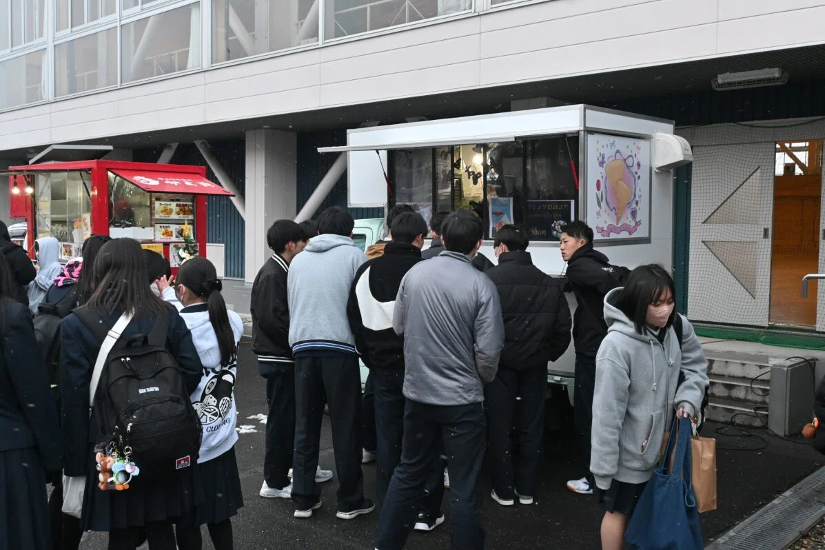 ♪キッチンカーが千高にやってくる♪ ～SENKO Christmas Event～｜岩手県立千厩高等学校