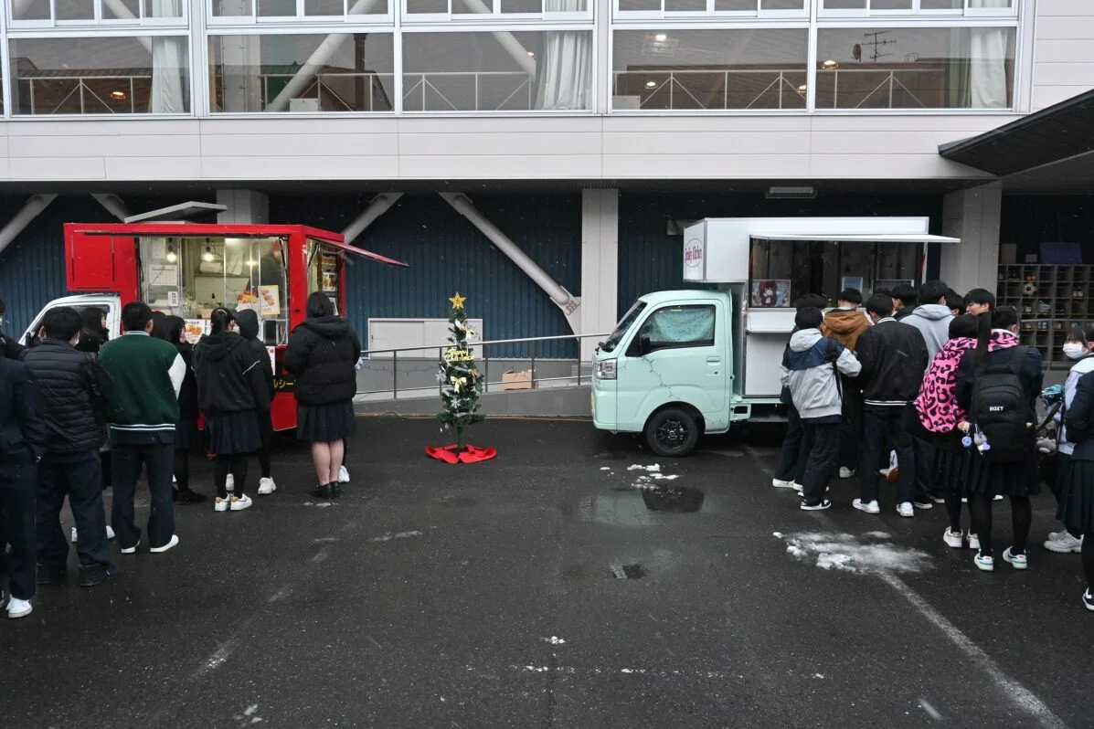 ♪キッチンカーが千高にやってくる♪ ～SENKO Christmas Event～｜岩手県立千厩高等学校