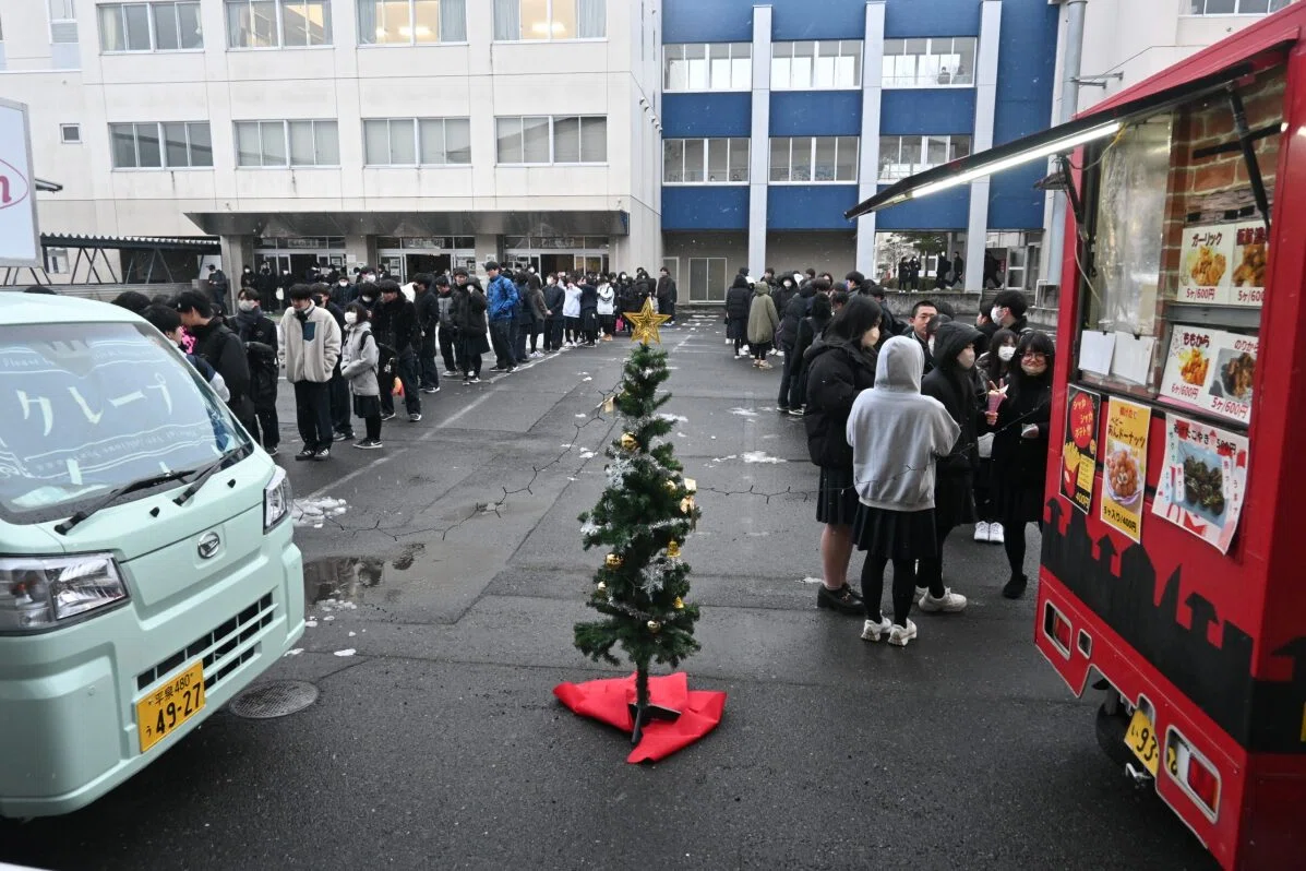 ♪キッチンカーが千高にやってくる♪ ～SENKO Christmas Event～｜岩手県立千厩高等学校