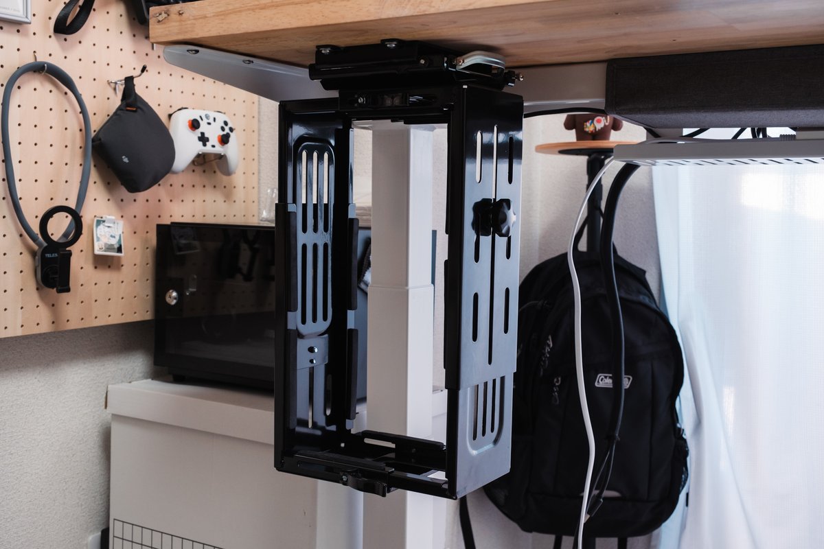 「FlexiSpot純正CPUスタンド CH1」でデスクトップPCを浮かせてデスク周りをすっきりさせる｜murasaki