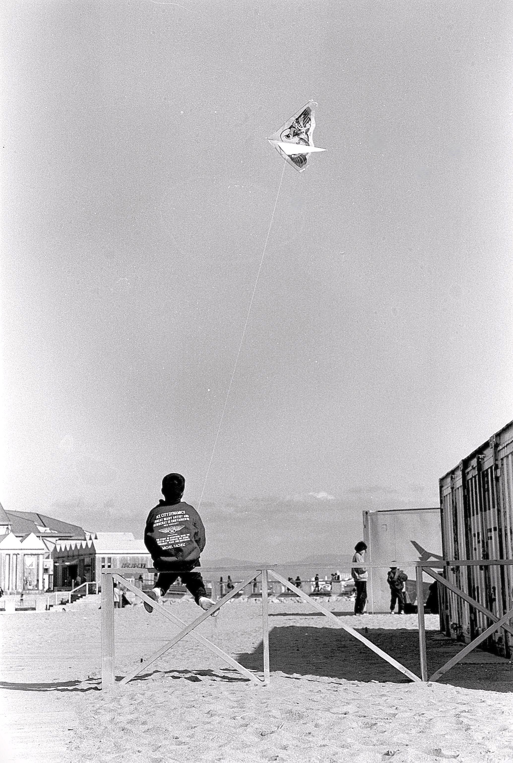 写真「光でスケッチ」・・・Kite Flying｜Rabi Sato