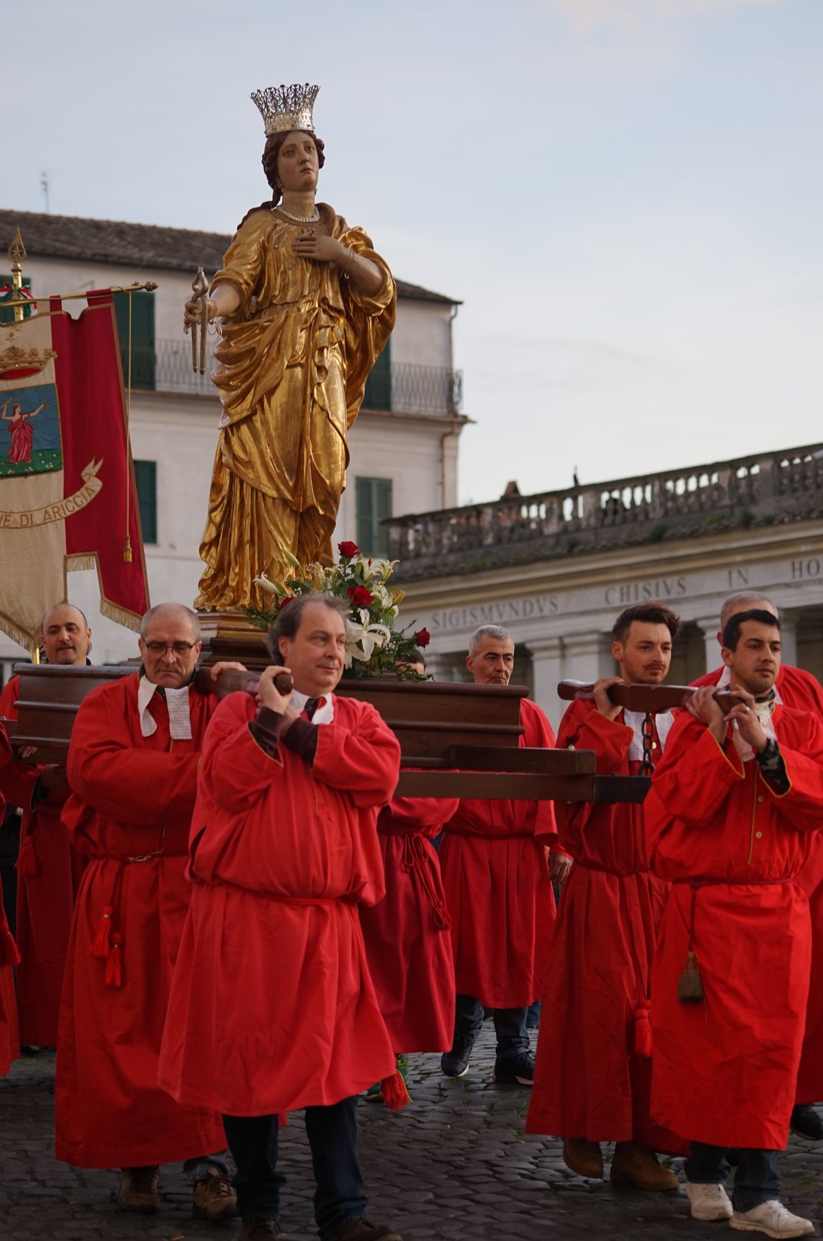 歯の痛みを和らげた聖女｜J plus S