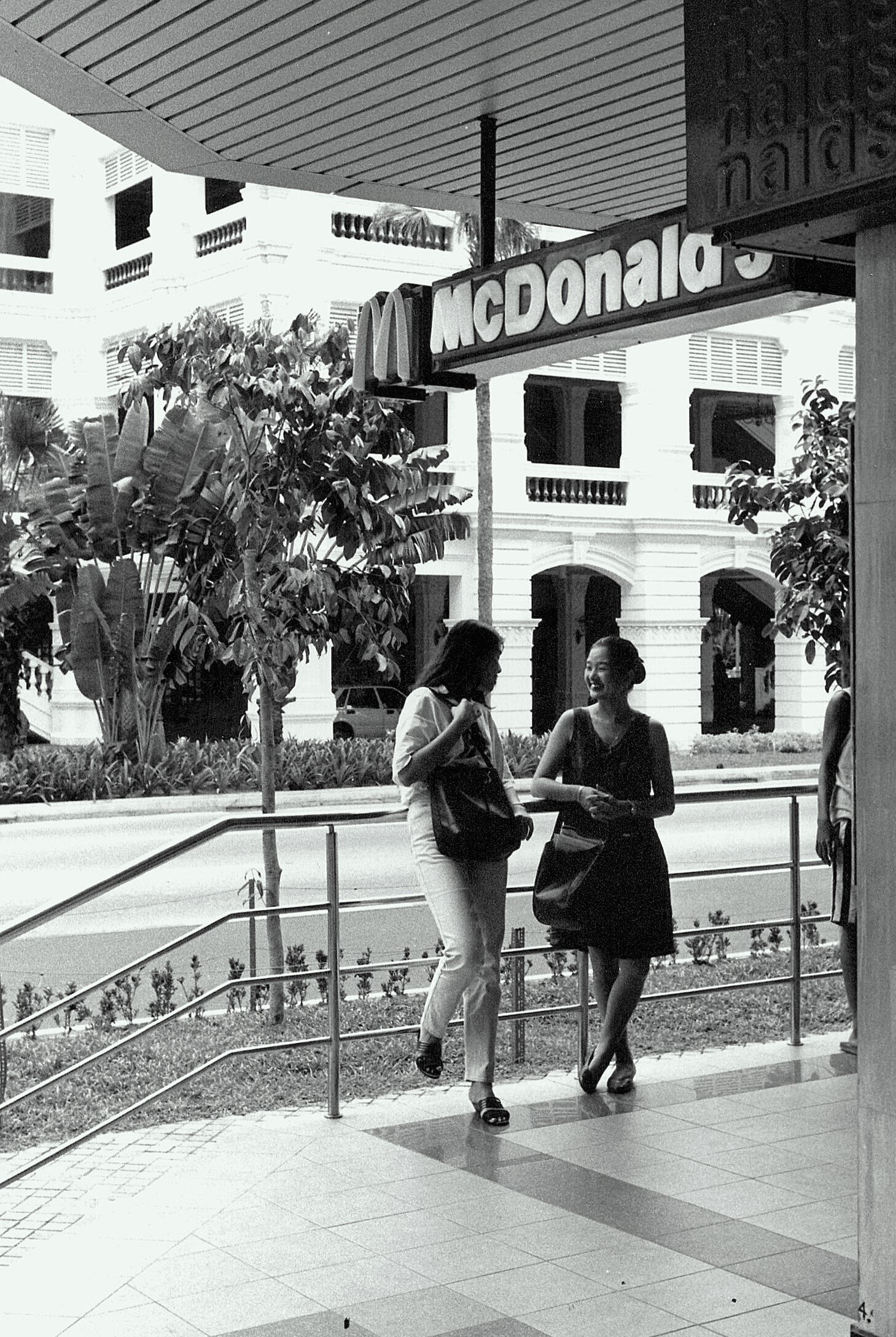 写真「光でスケッチ」・・・待合せ｜Rabi Sato