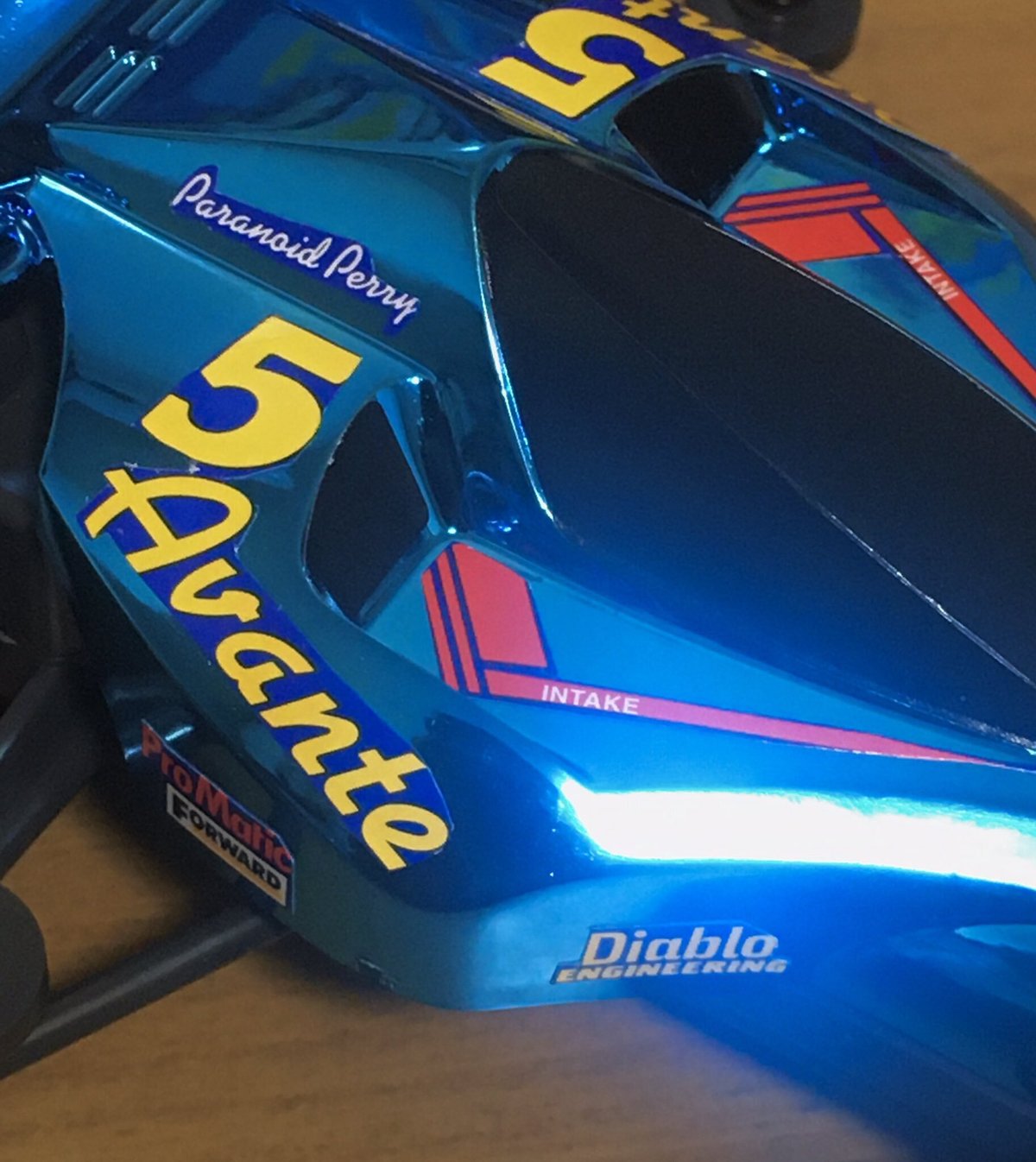 【ミニ四駆】初レビュー！「原点」レーサーミニ四駆の過去、現在、そして未来【アバンテJr./ネオVQS/エレグリッター】｜popo