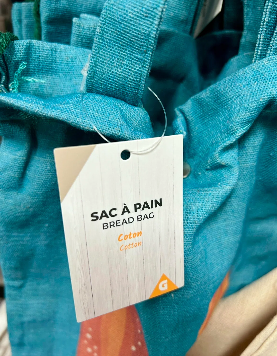 なんで🥖の先っぽを道で食べますか？- Pourquoi on mange l'extremité du pain en rentrant ...