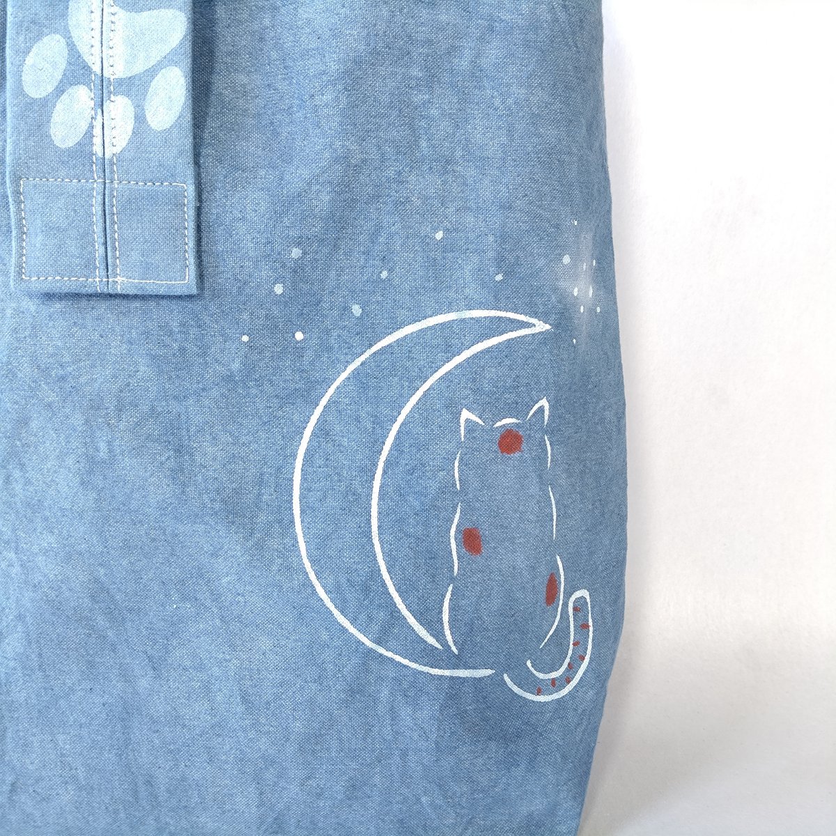 藍錠とベンガラの合わせ染めのワンショルダーバッグ 「月と猫」｜craft707