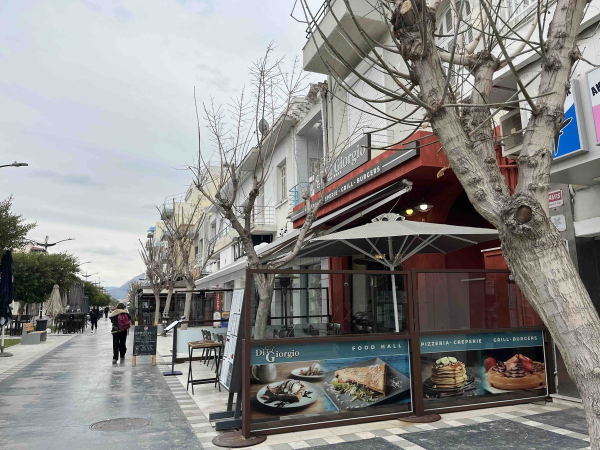 ギリシャ2回目：Day3 コリントスまでミニ鉄旅｜Kaoru Miller