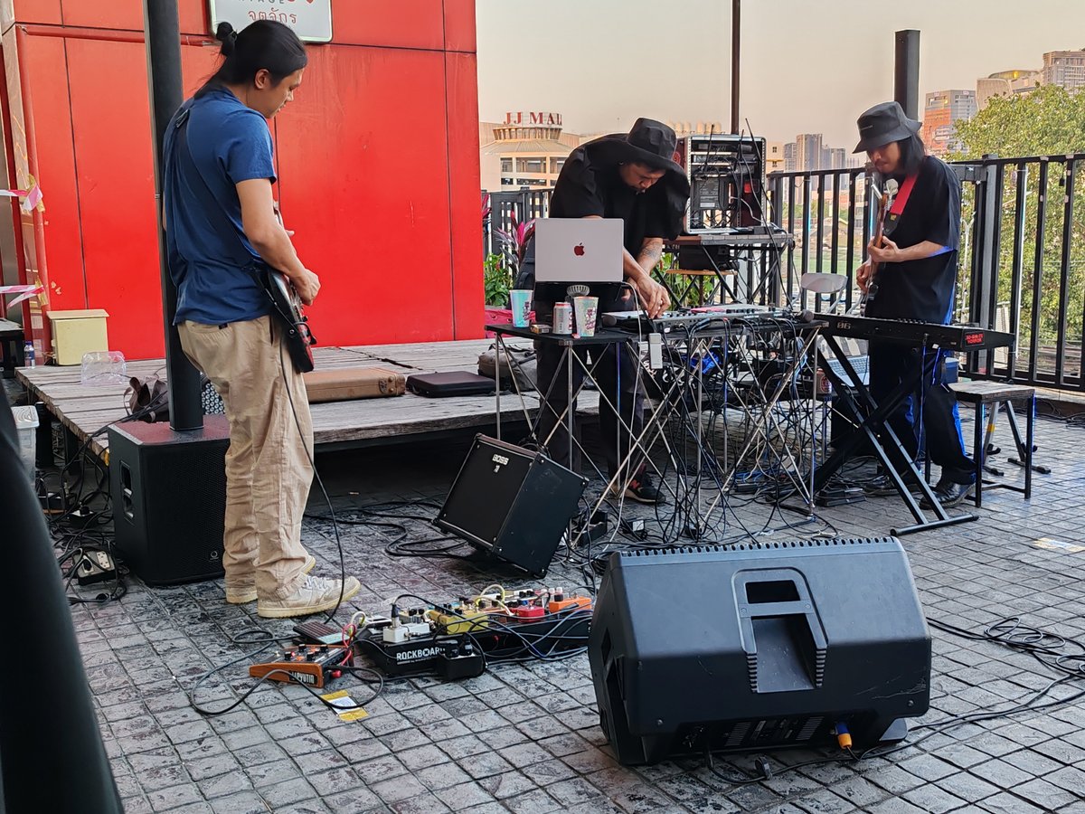 “SITUASION NOT SITUATION” at Red Building Vintage Chatuchak の感想｜tyan_th