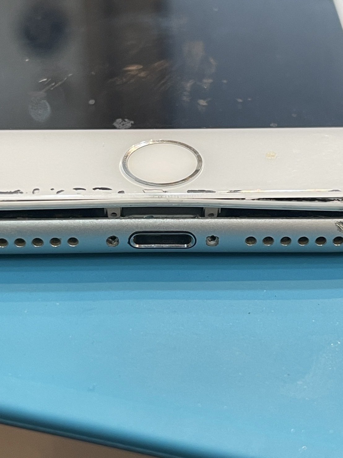 落下後タッチ不良&画面破損のiPhone8｜スマホ修理工房Rinkan