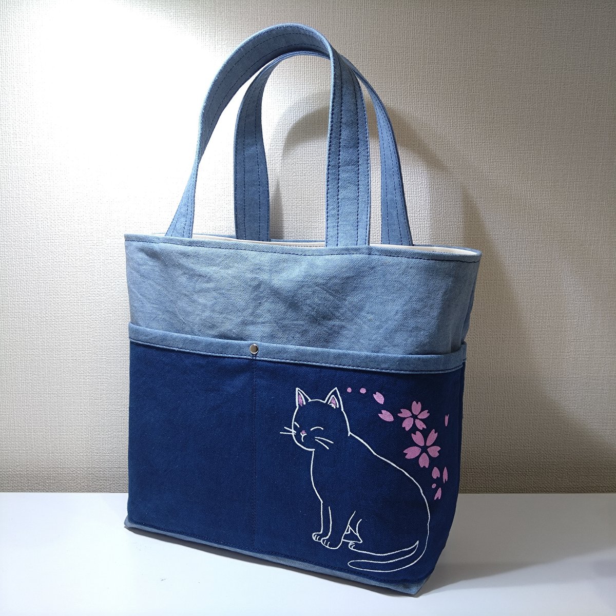 藍染め帆布生地に「猫と桜」のシルクスクリーンプリントをする｜craft707