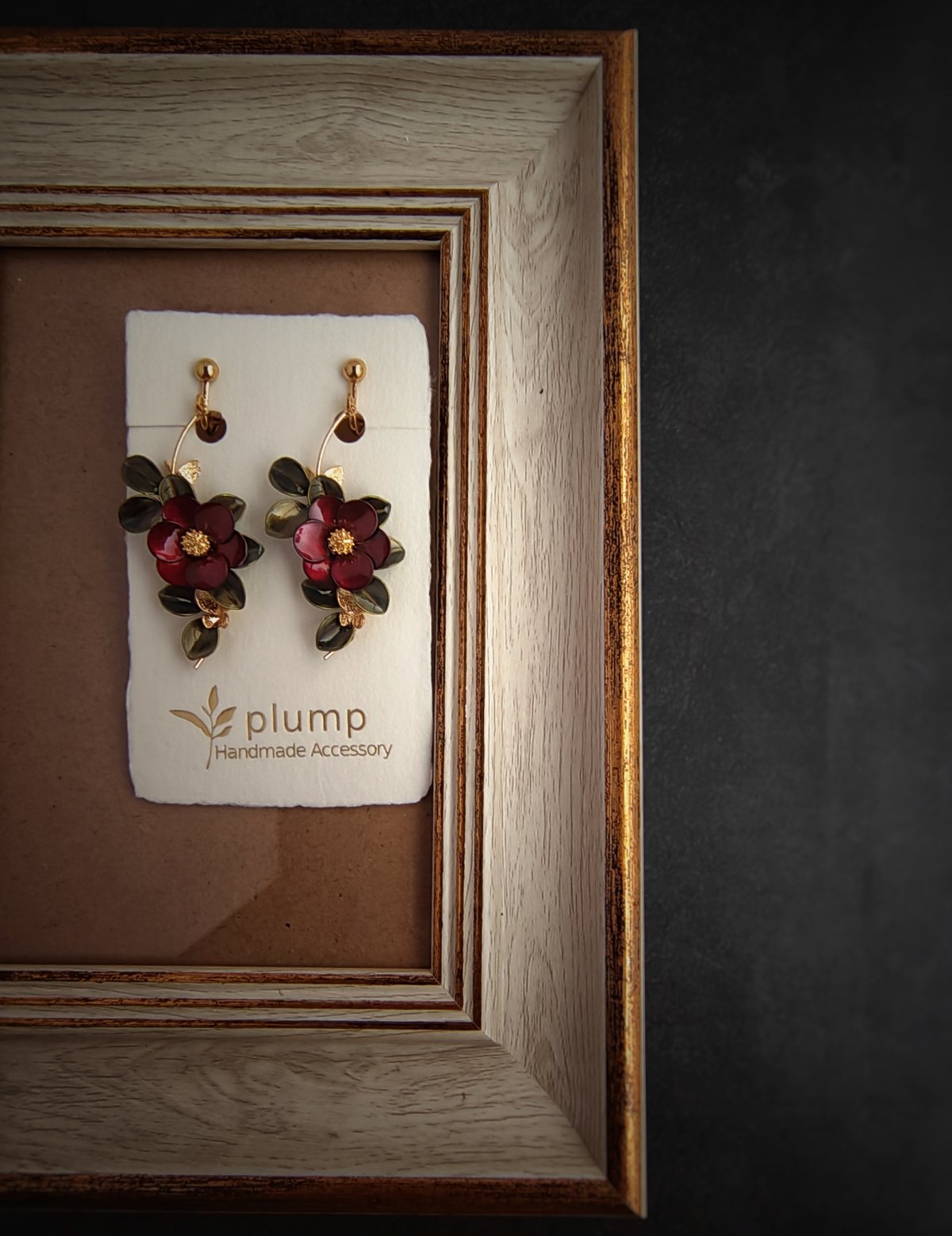 誰にも真似させない赤椿｜plump（ワイヤー作家）