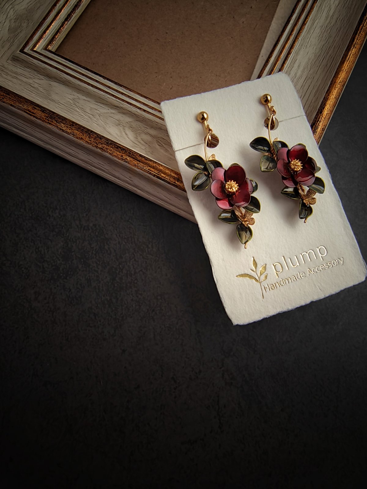 誰にも真似させない赤椿｜plump（ワイヤー作家）