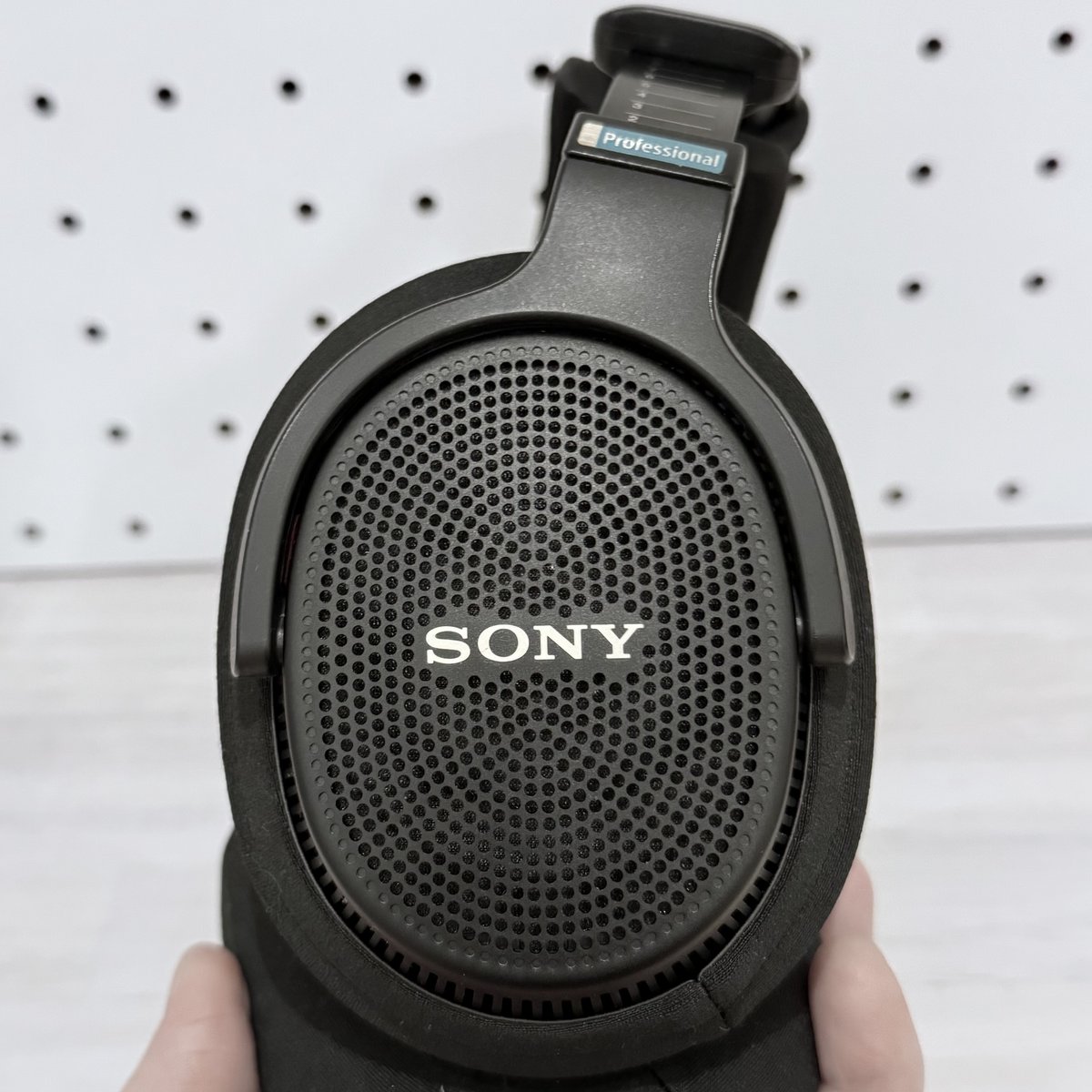 これ、iPhoneに良いです、ソニーのヘッドホン「MDR-MV1」 iPhoneでも、余裕で鳴らせます！音・装着感も良い！｜IKEA