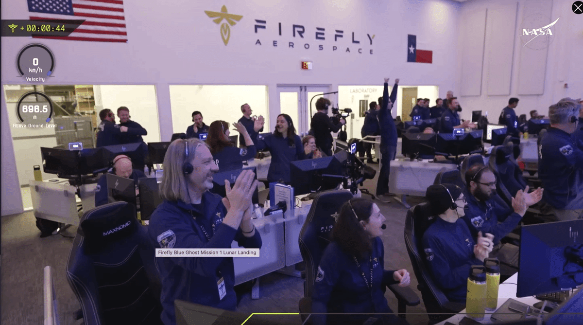 民間の月着陸船Blue GhostがNASAへの特別な配達物を携えて月面に着陸｜DigitalCreator