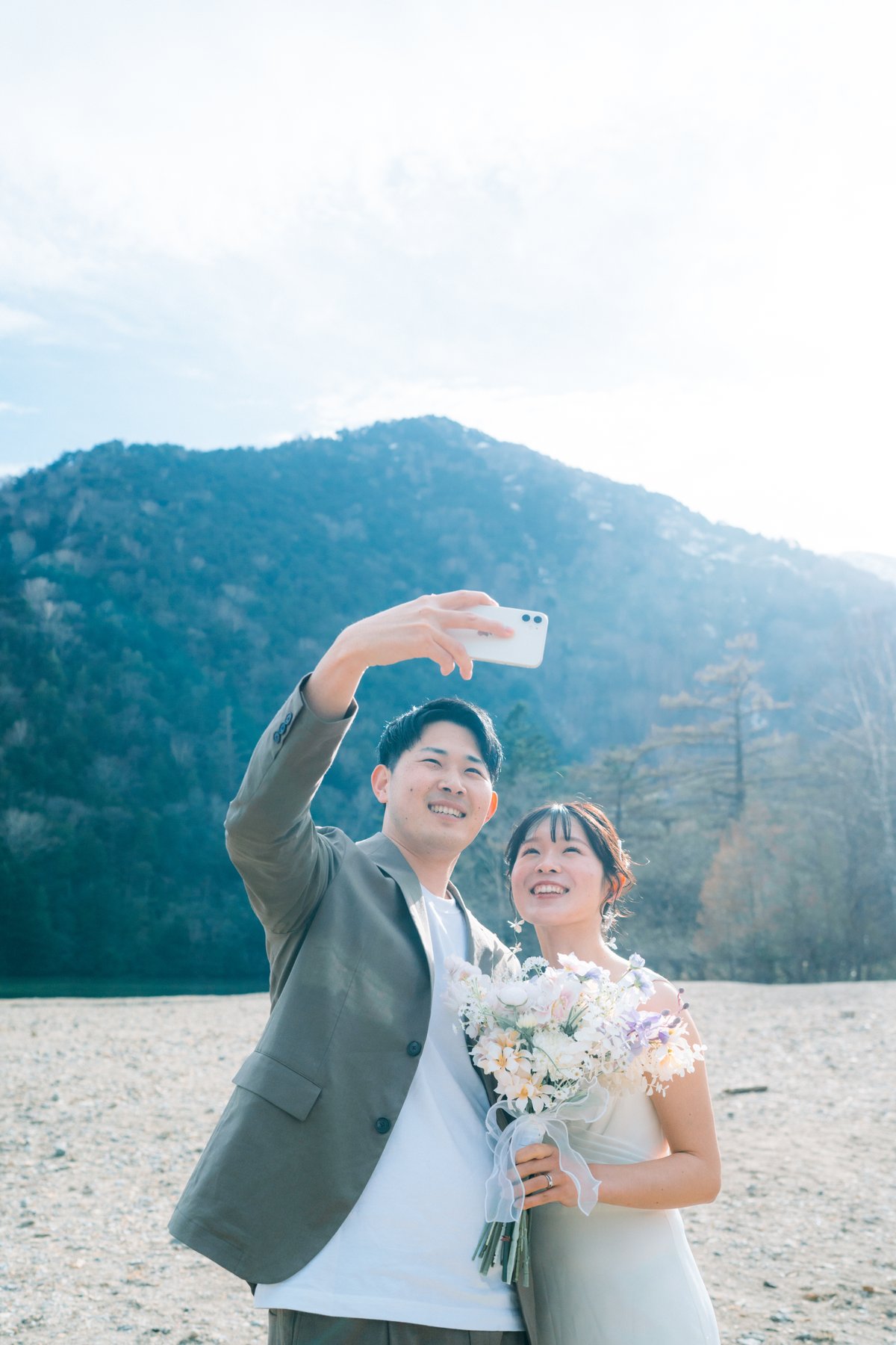 【EmoLy 撮影レポート】アイテム盛りだくさん！結婚式前撮り撮影💍｜ウェディング前撮り | EmoLy（エモリー）