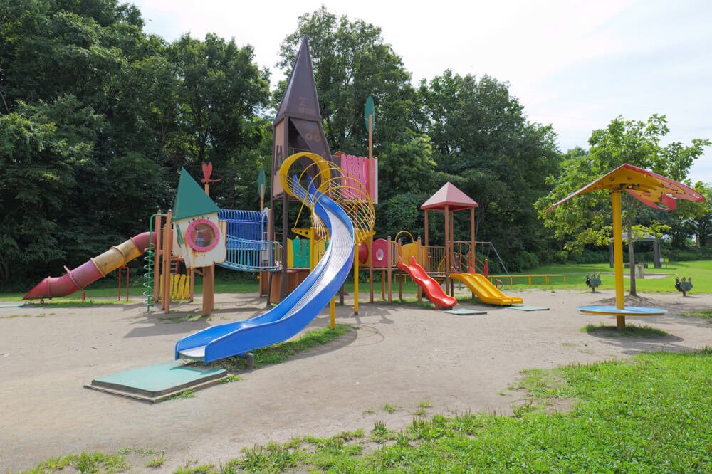 広い！遊具！遊べる公園16選｜AKITANOSU 秋田市移住ポータルサイト