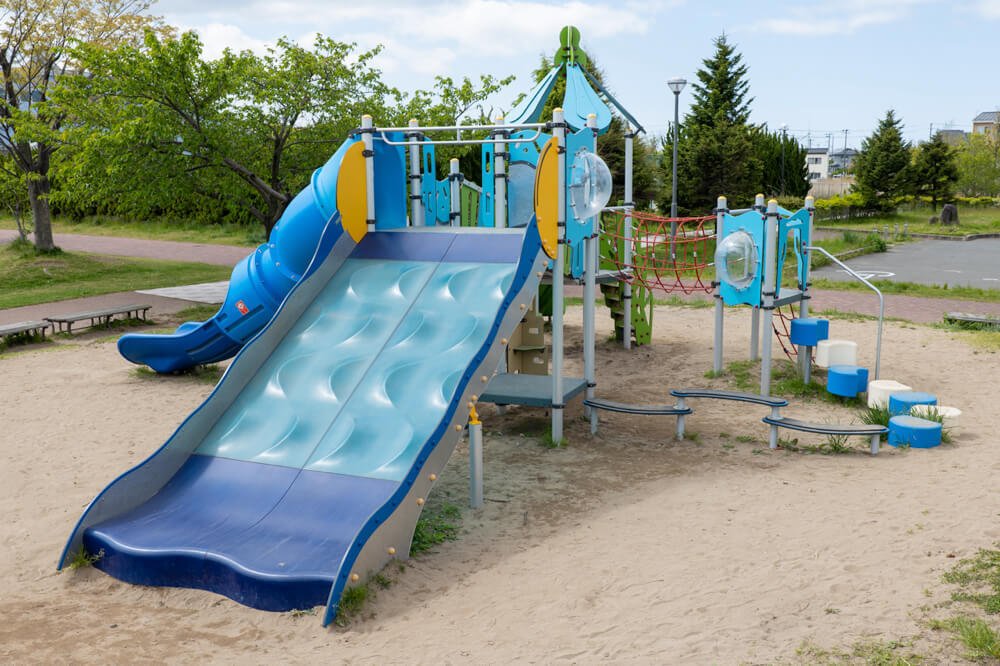 広い！遊具！遊べる公園16選｜AKITANOSU 秋田市移住ポータルサイト
