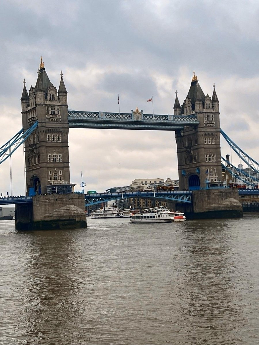 タワーブリッジからルートマスターでトラファルガー広場、大英博物館へ【子連れ英国旅行#6】｜Kayoko Shimada