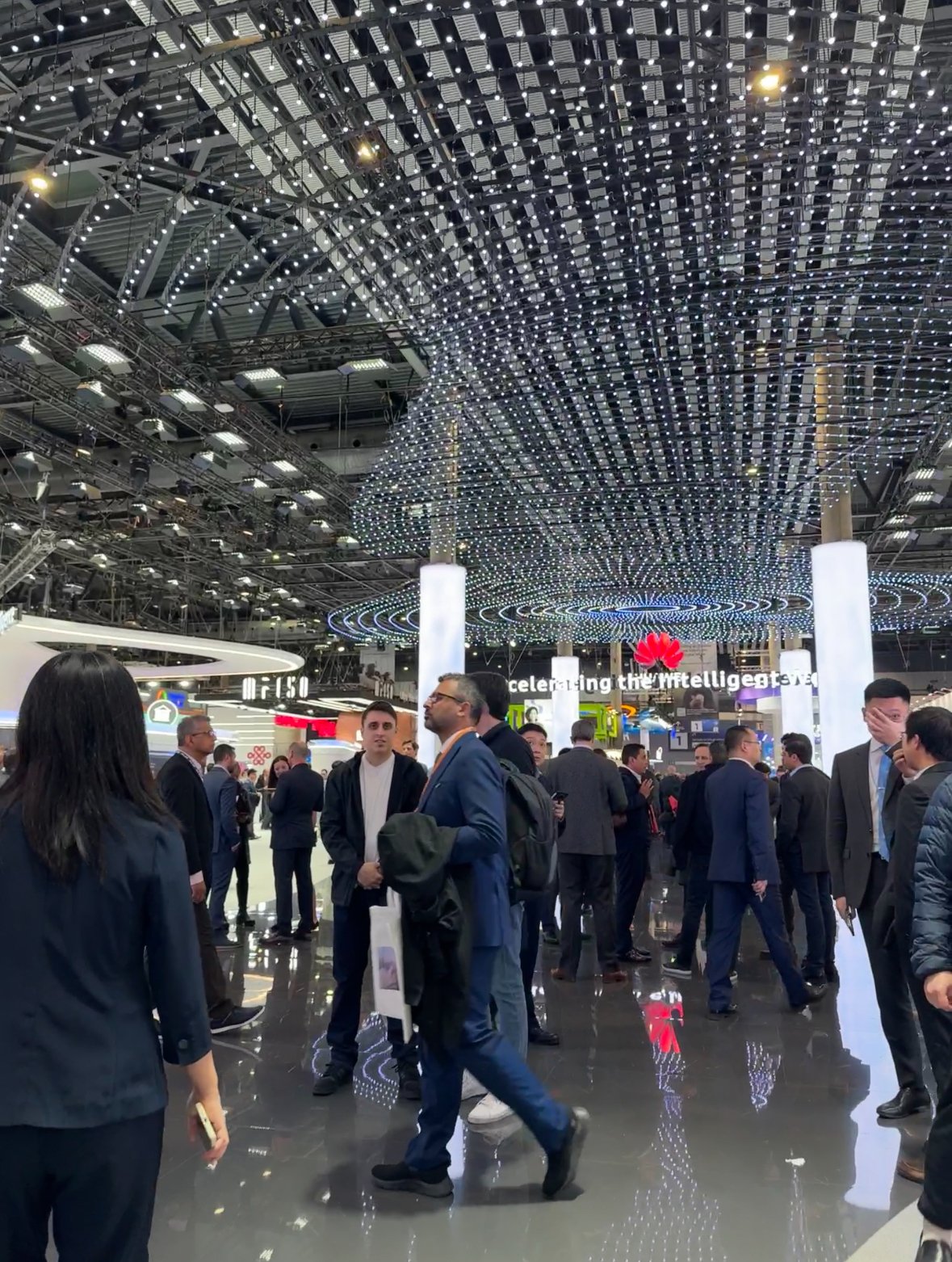 世界最大級モバイル展示会「MWC」レポート！やっぱり中国は凄かった！！｜Xborder Works