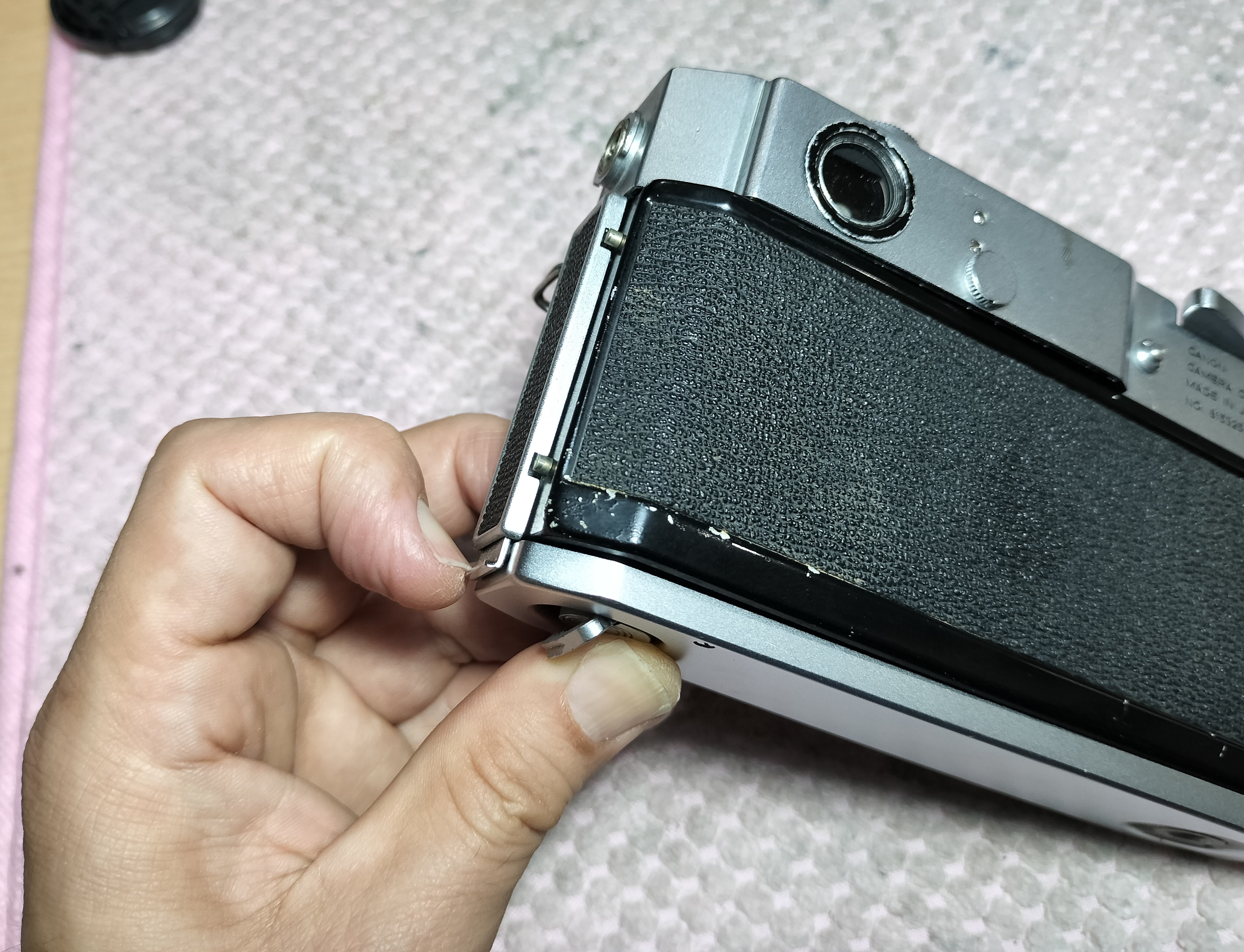 Canon 7 レンジファインダーの分解|フィルムカメラ修理のアクア Canon 7 レンジファインダーの分解|フィルムカメラ修理のアクア