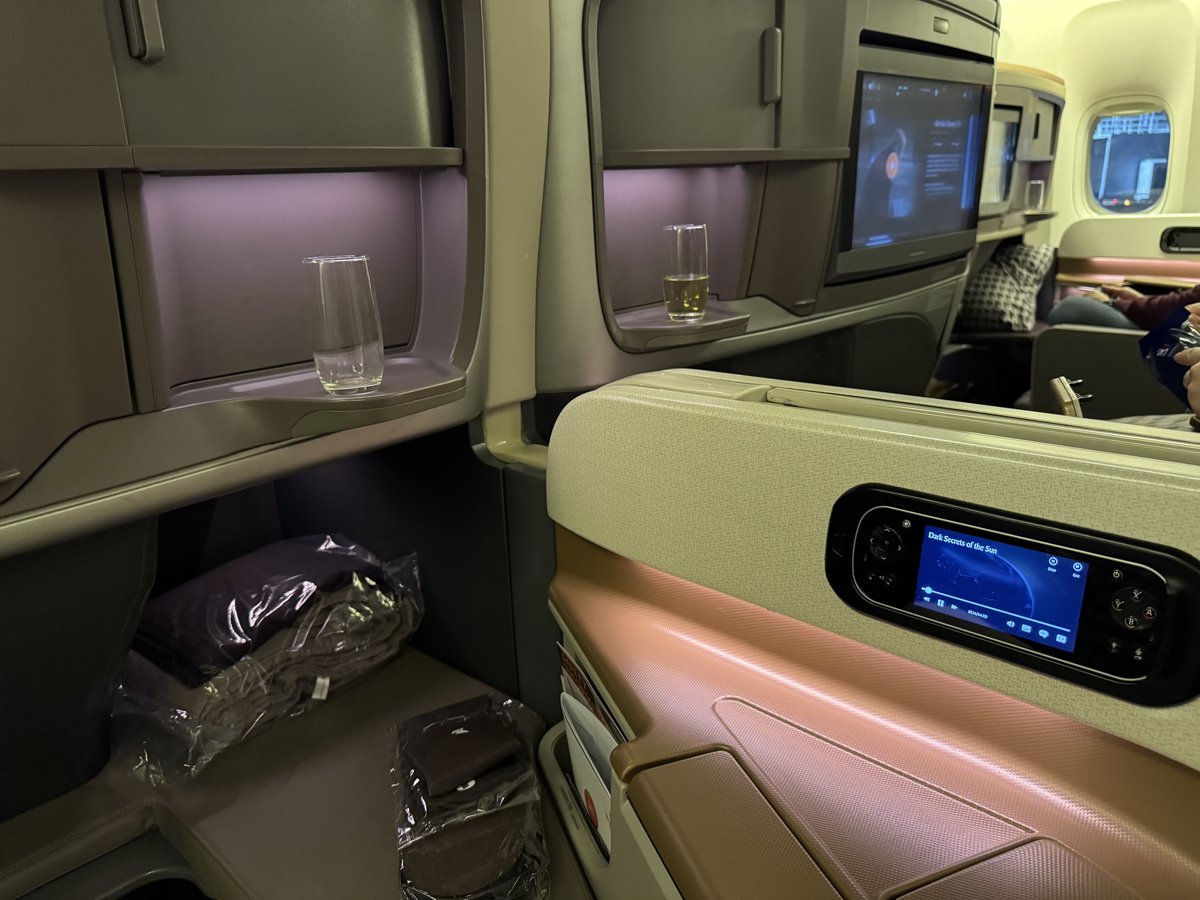 ビジネスクラスの旅 SQ636｜gatemnt357