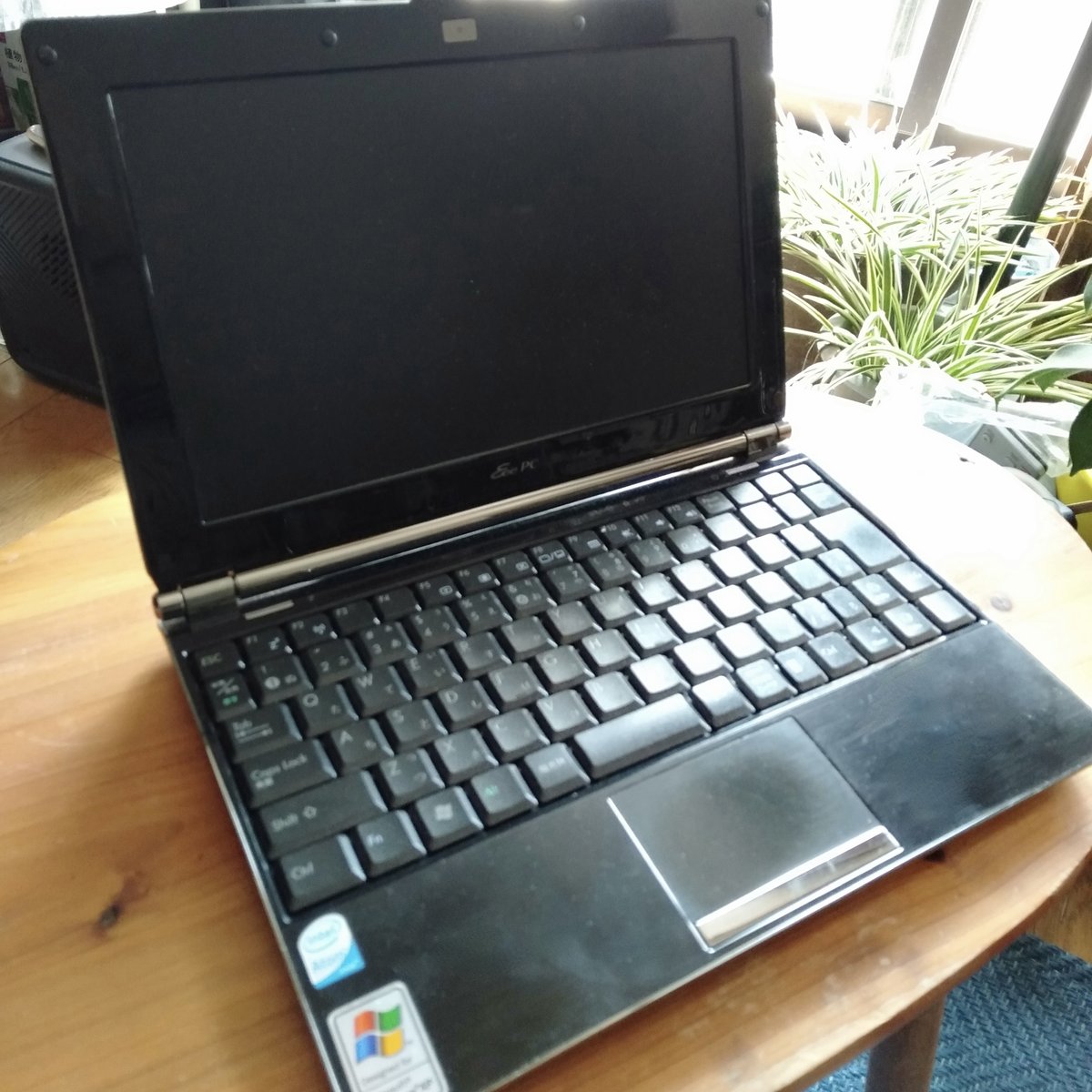 古い ネットブックPCにKonaLinuxを入れてみた｜omoca