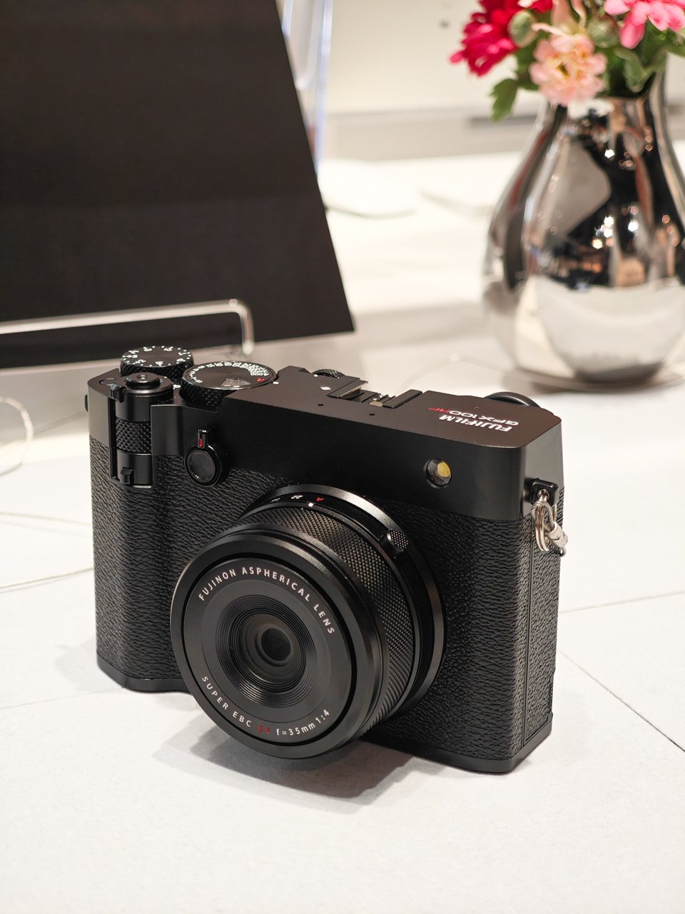 富士フィルム「GFX100RF」購入前レビュー 「心に響いたカメラ!!」LEICA Q3との比較も｜Photographer non🐤