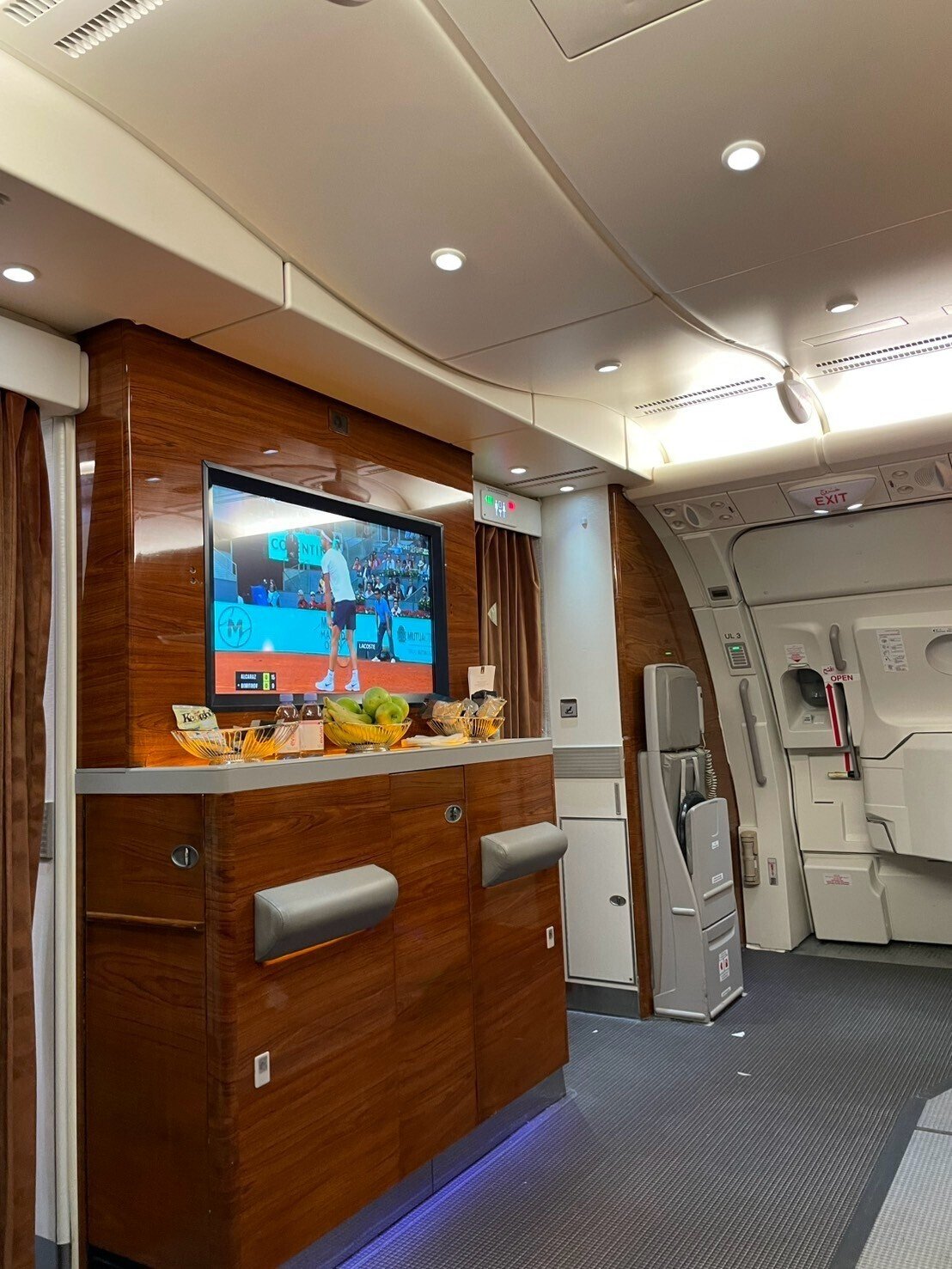 ”エミレーツ航空ビジネスクラスでスペイン行った話”海外在住夫婦のお金事情｜Kazuo Atsumi / 海外在住夫婦のお金事情