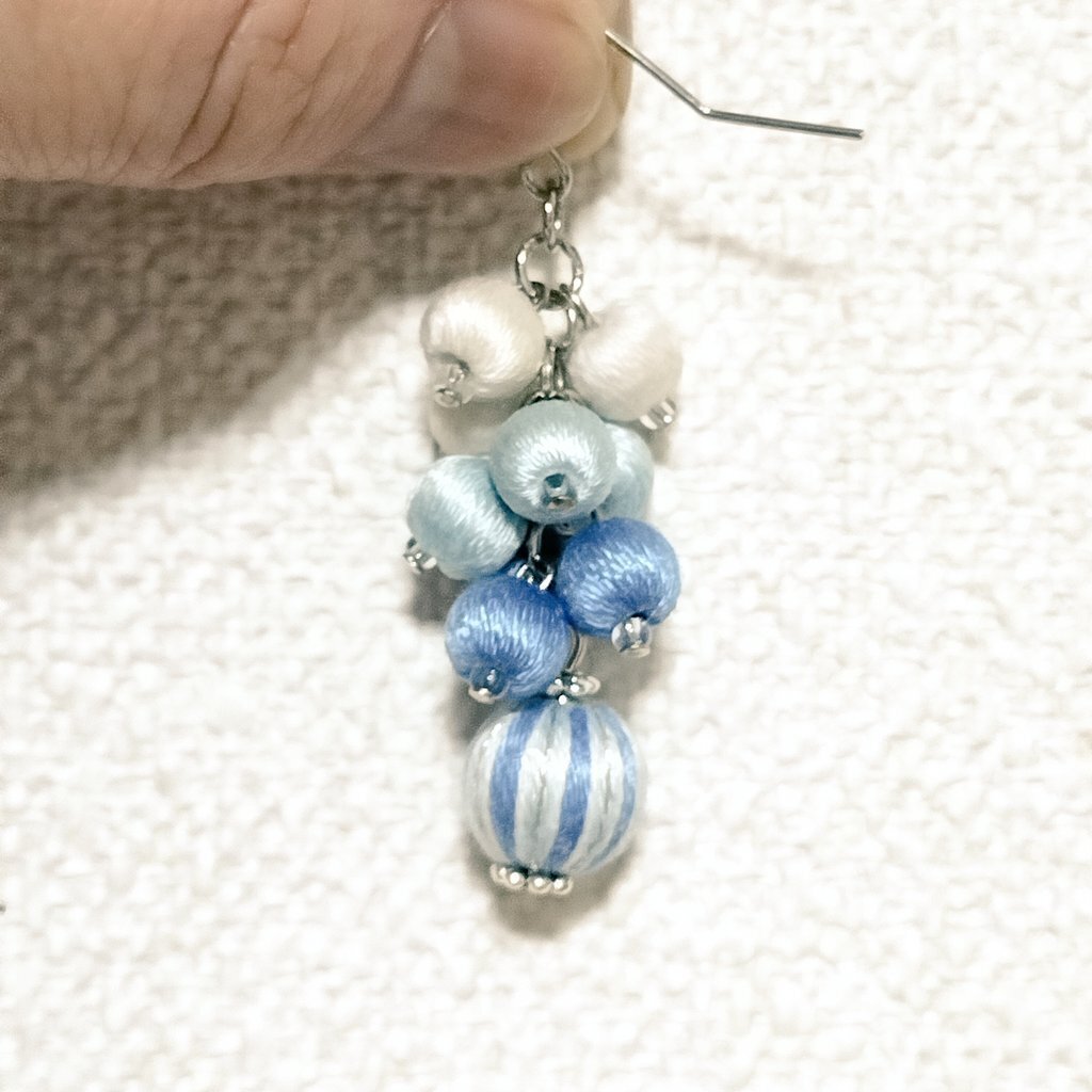 巻き玉アクセサリー新作：ネモフィラブルーのピアス｜Sunrot（サンロート）〜巻き玉＆マクラメ・ハンドメイドアクセサリー