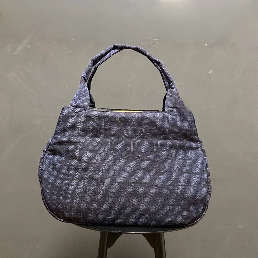 Bringing the charm of kimono remakes into daily life. Custom-made Aori ...