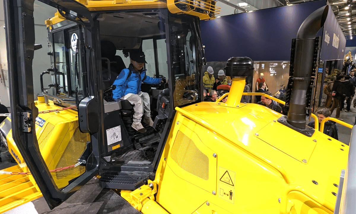 息子（5歳）と二人で世界三大重機展bauma2025@ミュンヘンに行ってきた｜ししど ちせい