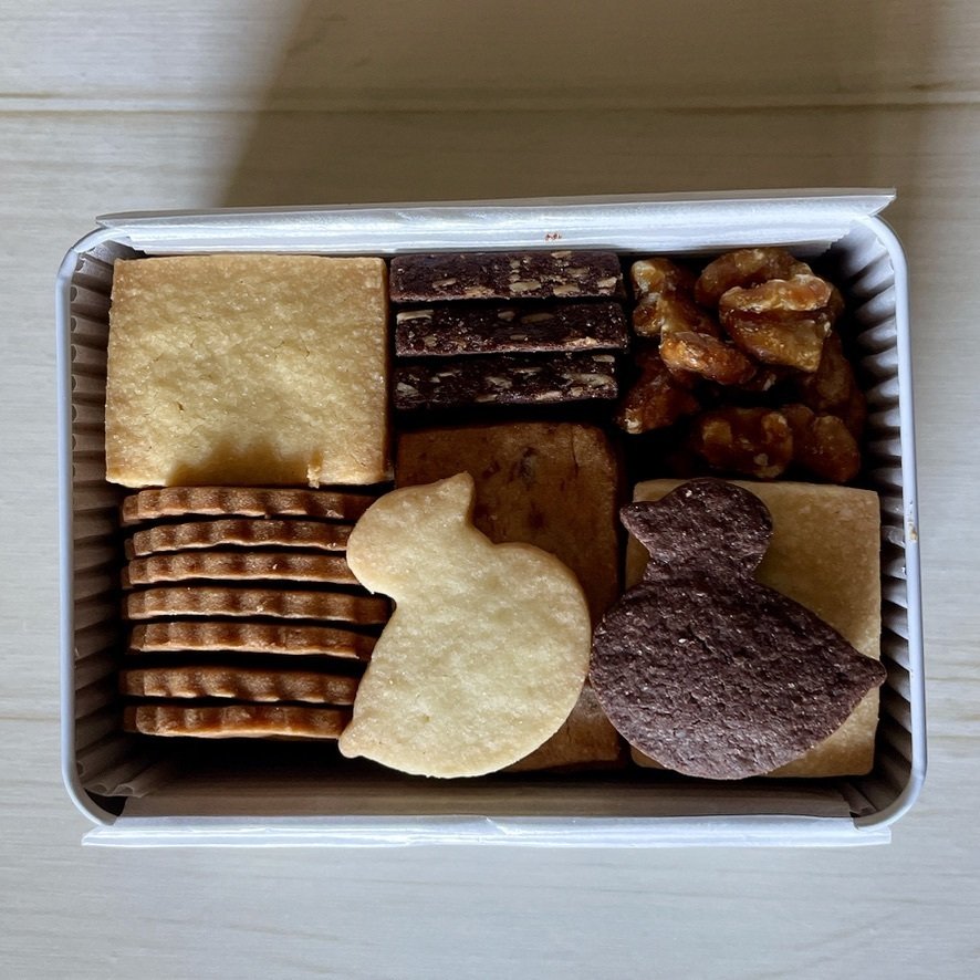 プティ・クレールのクッキー缶&レーズンサンド|ショコラ プティ・クレールのクッキー缶&レーズンサンド|ショコラ