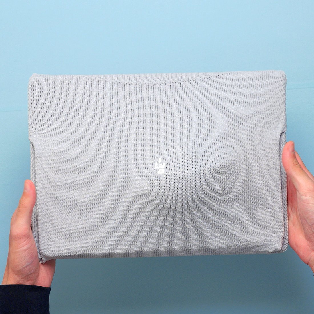 MacBookやiPad本体と、小型キーボードやマウス、トラックボールなどのアクセサリーを同時収納できる最新携帯ツール。｜AssistOn